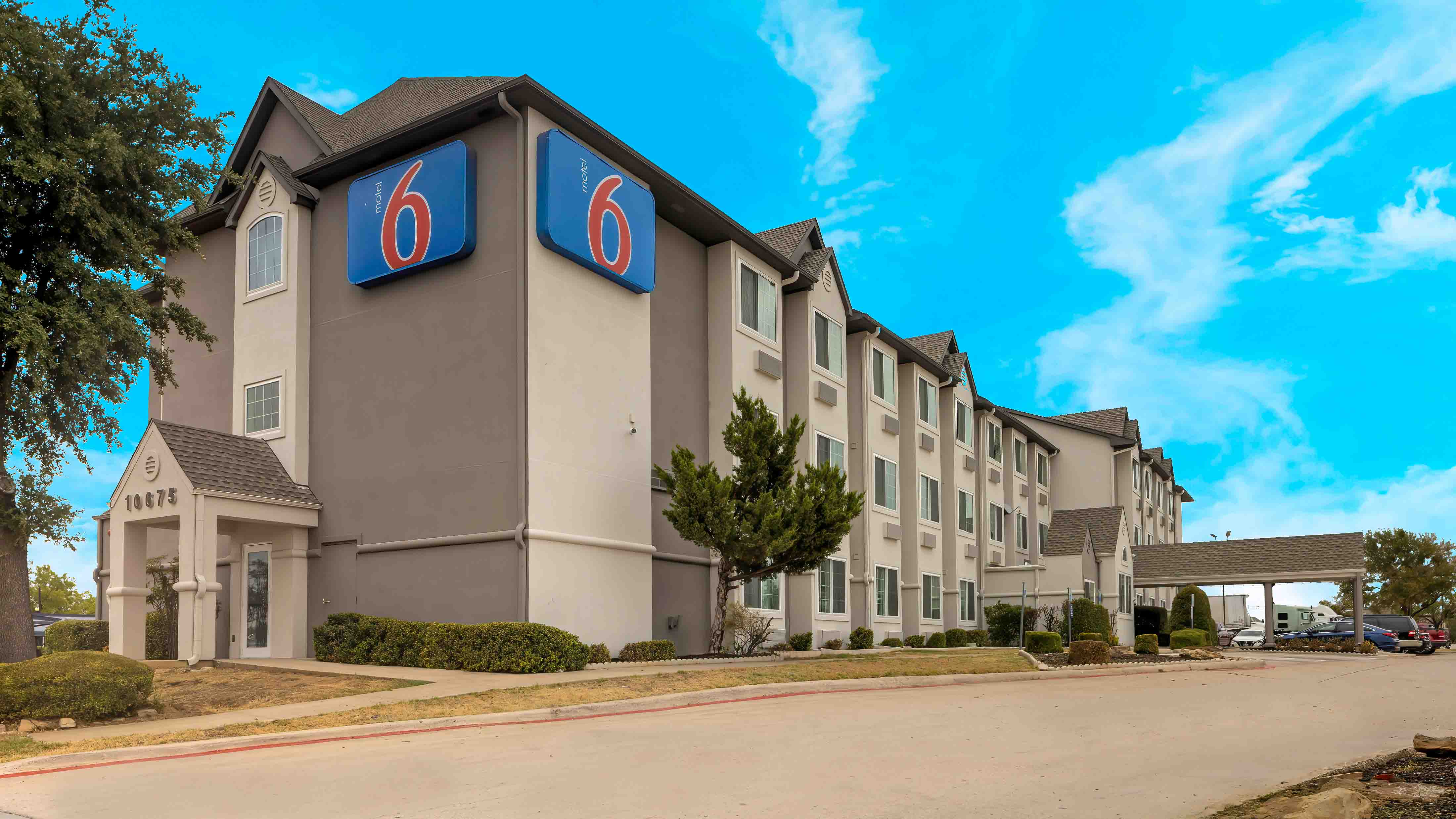Motel 6 Fort Worth, TX - Burleson, Motel 6 Fort Worth, Book @ $51