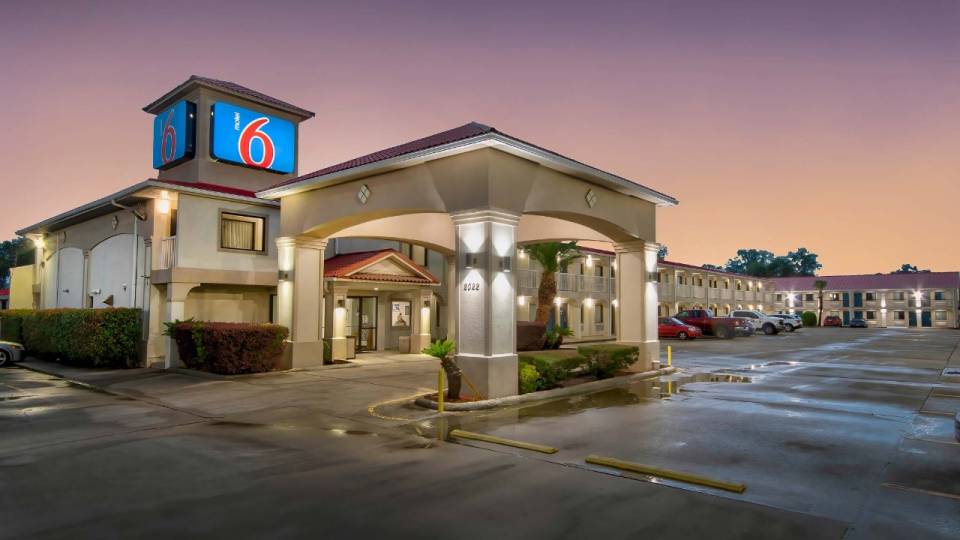 Motel 6 Hotels in Lake Charles Starting @ $54 - Upto 39% OFF on 5 Lake ...
