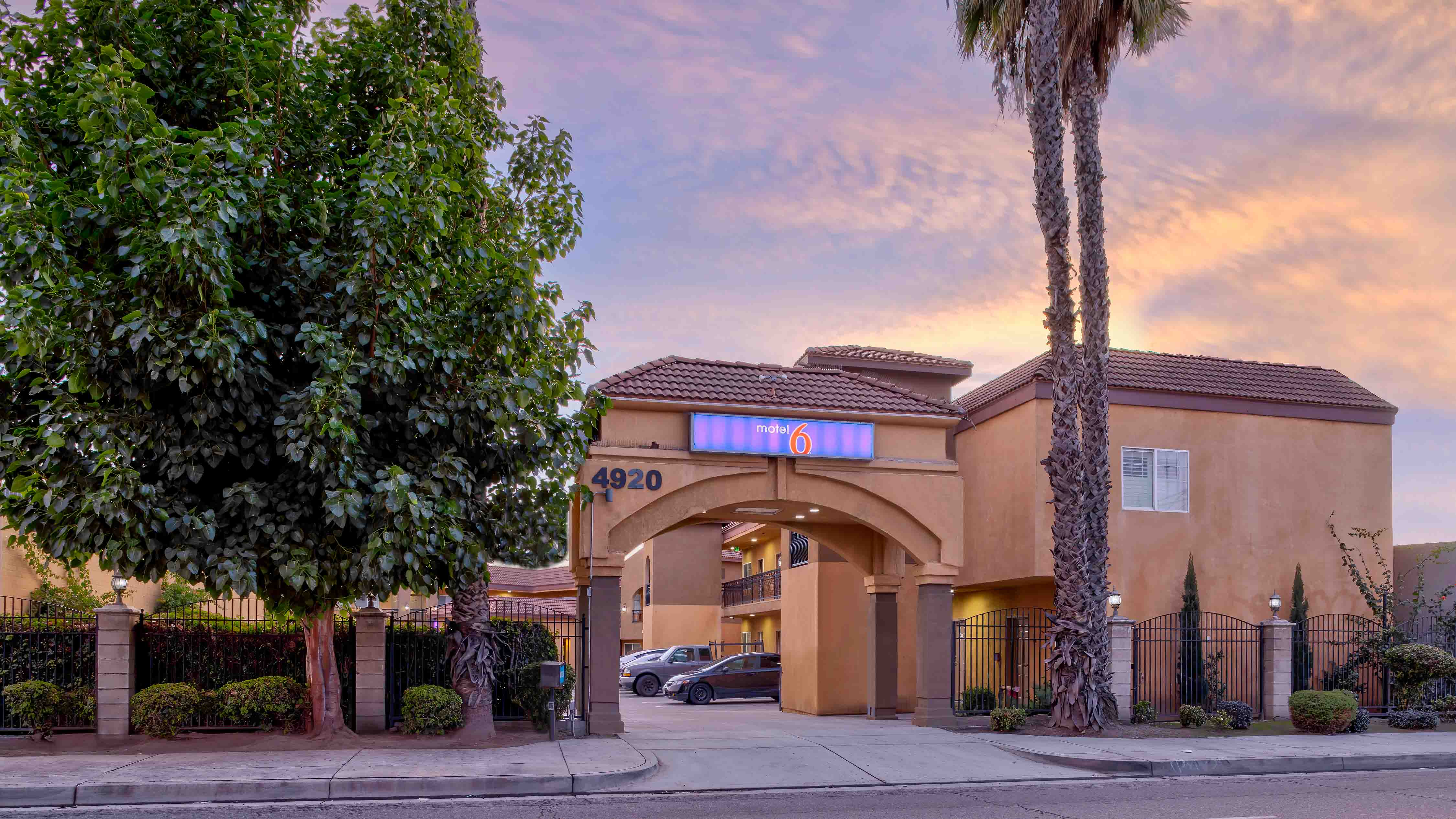 Motel 6 Hotels in South Gate Starting @ $56 - Upto 39% OFF on 55 South ...
