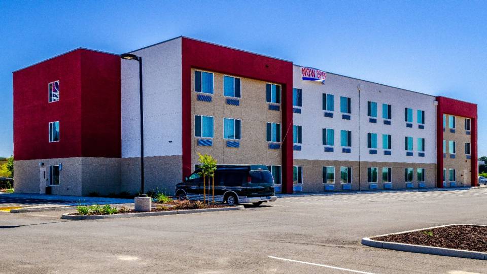 Motel 6 Livingston, CA - Merced County, Motel 6 Livingston, Book @ $122 ...