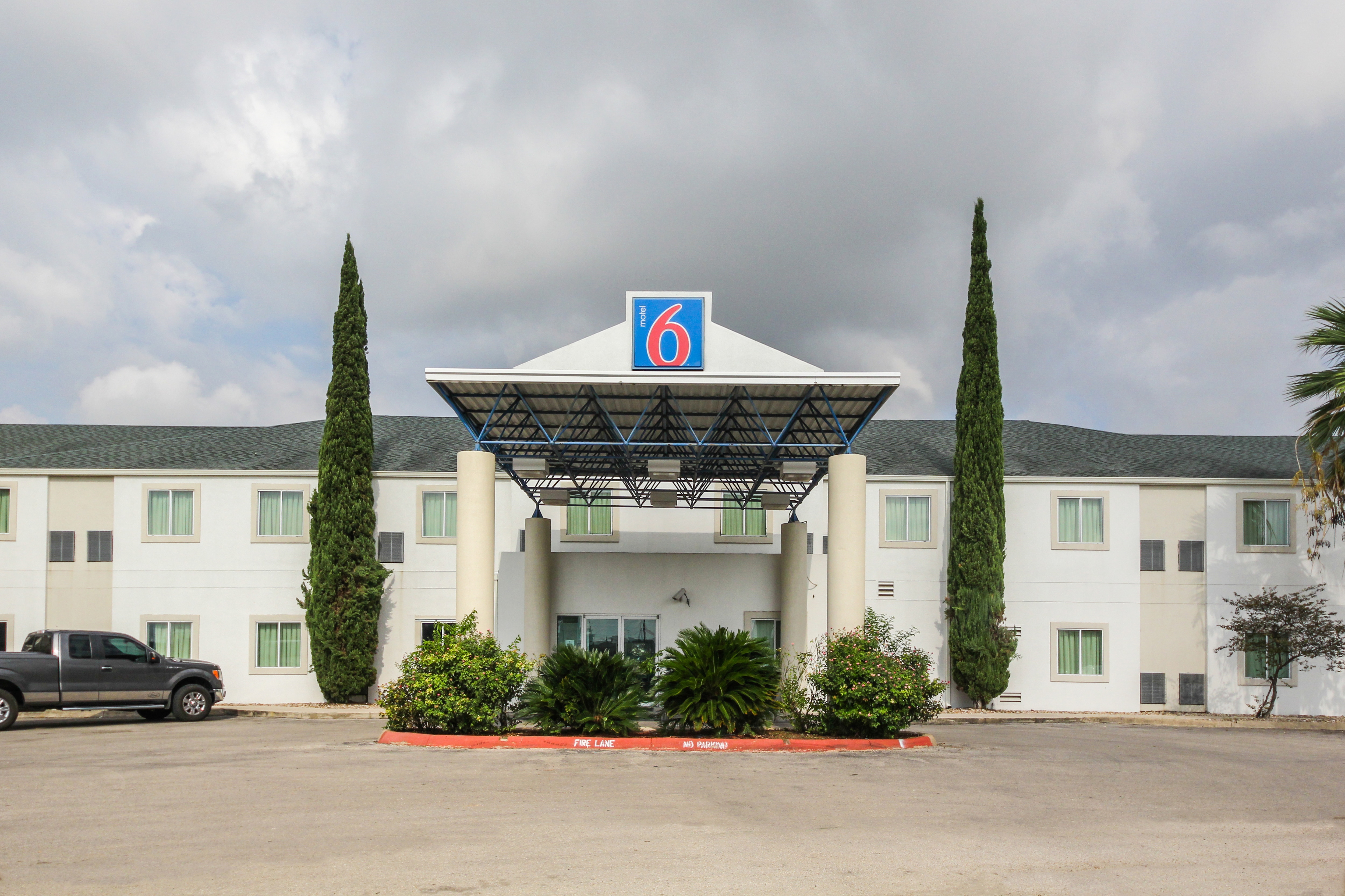 Motel 6 Fancy Gap, VA, Motel 6 Fancy Gap, Book @ $53