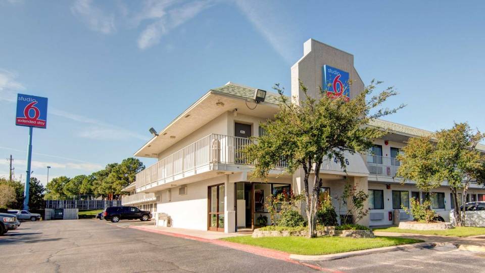 Studio 6 Hotels in GRAND PRAIRIE Starting @ $44 - Upto 39% OFF on 22 ...