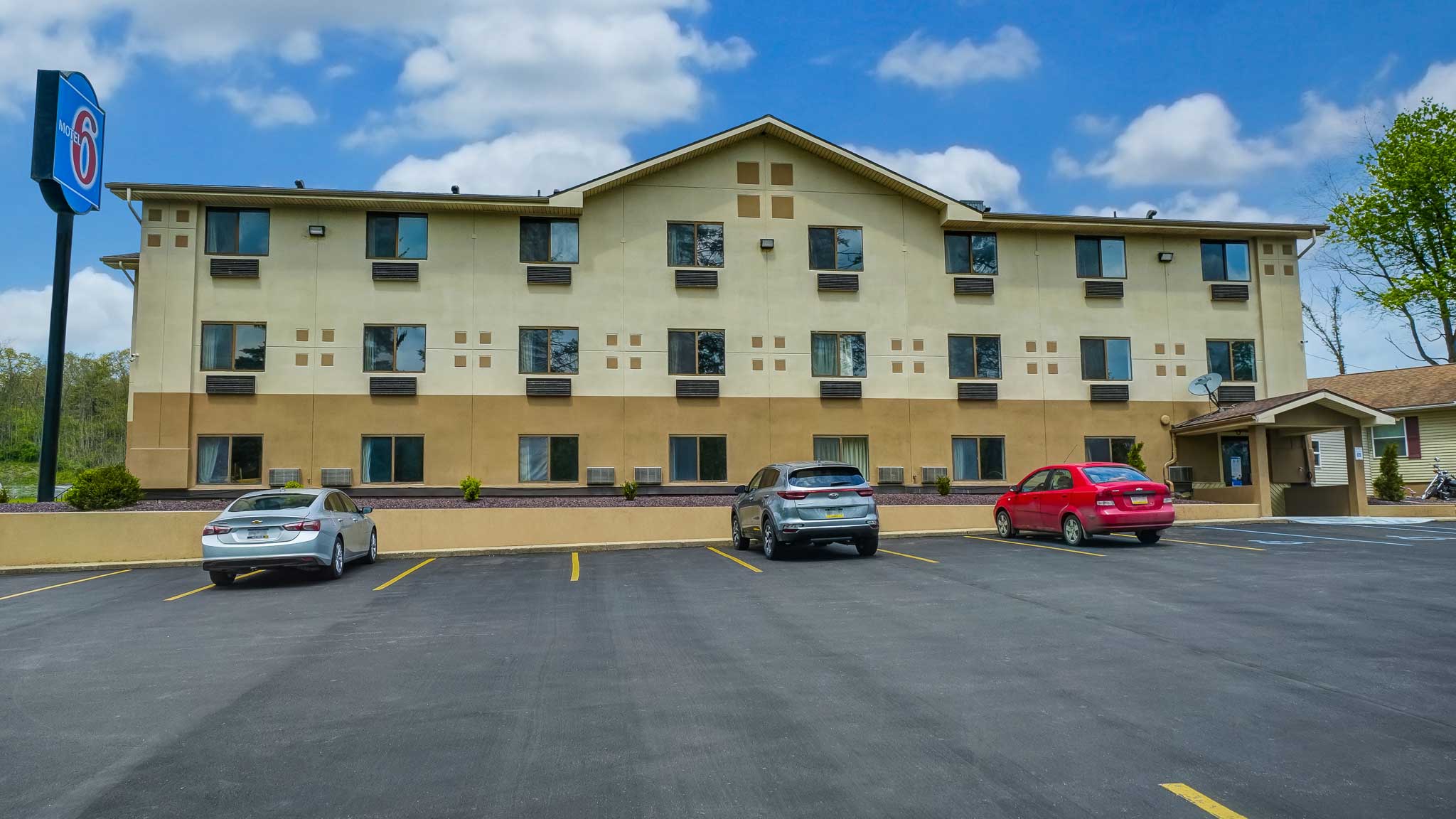 Motel6 Montoursville, PA - Williamsport, Motel 6 Montoursville, Book ...