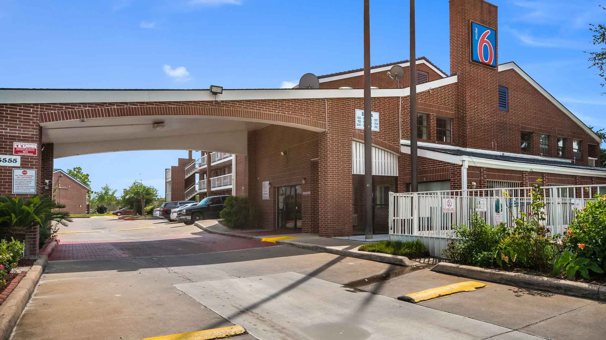 Motel 6 Houston, TX - Brookhollow, Motel 6 Houston, Book @ $64