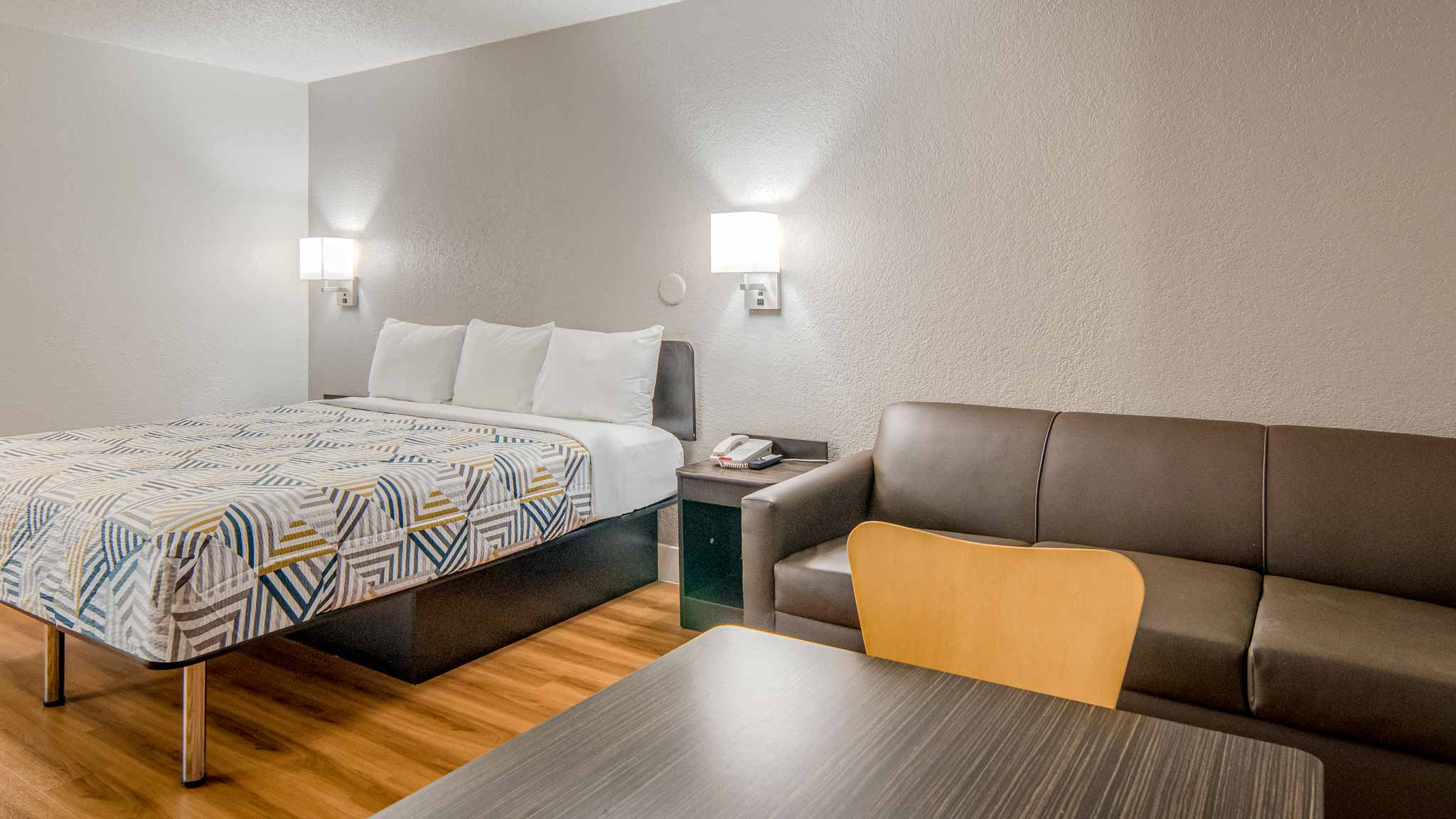 Motel6 Addison, TX - Dallas, OYO Hotels Addison, Book @ $64 - OYO
