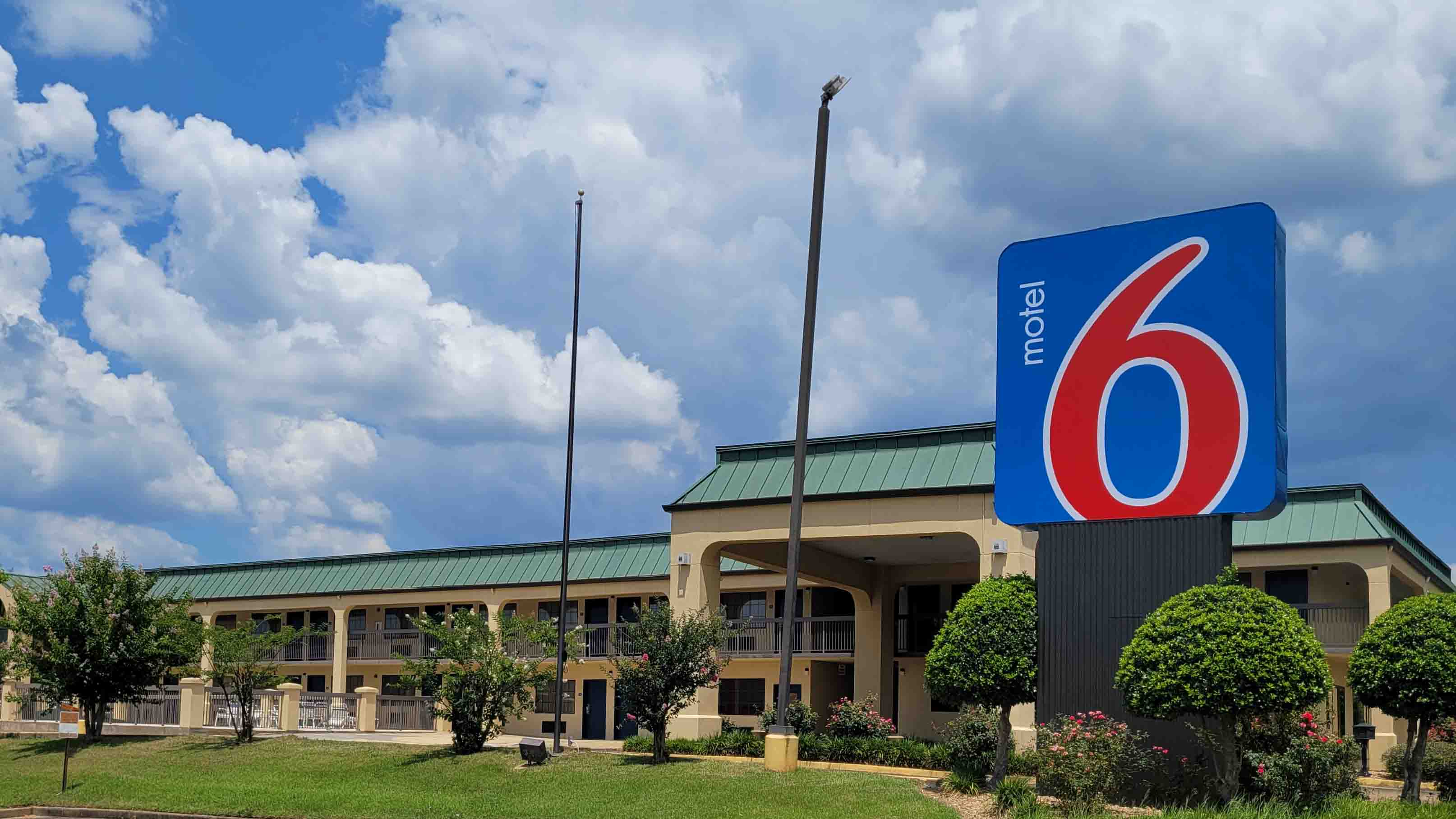 Motel 6 Jackson, MS - Southwest, Motel 6 Jackson, Book @ $55