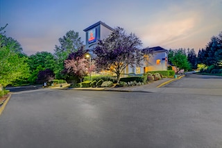 Motels Near Seattle, WA — Affordable Stays & Low Rates