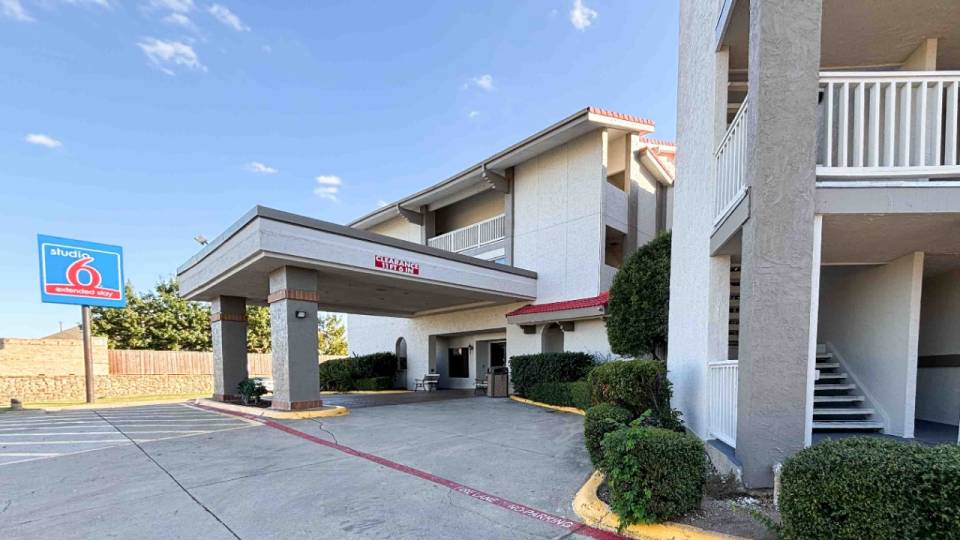 Studio 6 Irving, TX – DFW North, Studio 6 Irving TX, Book @ $48 - OYO