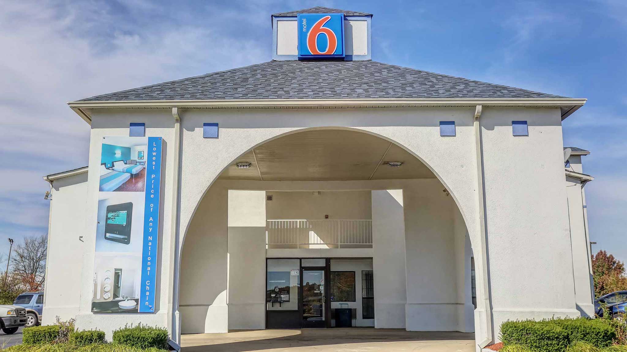 Motel 6 Dickson, TN, Motel 6 Dickson, Book @ $84