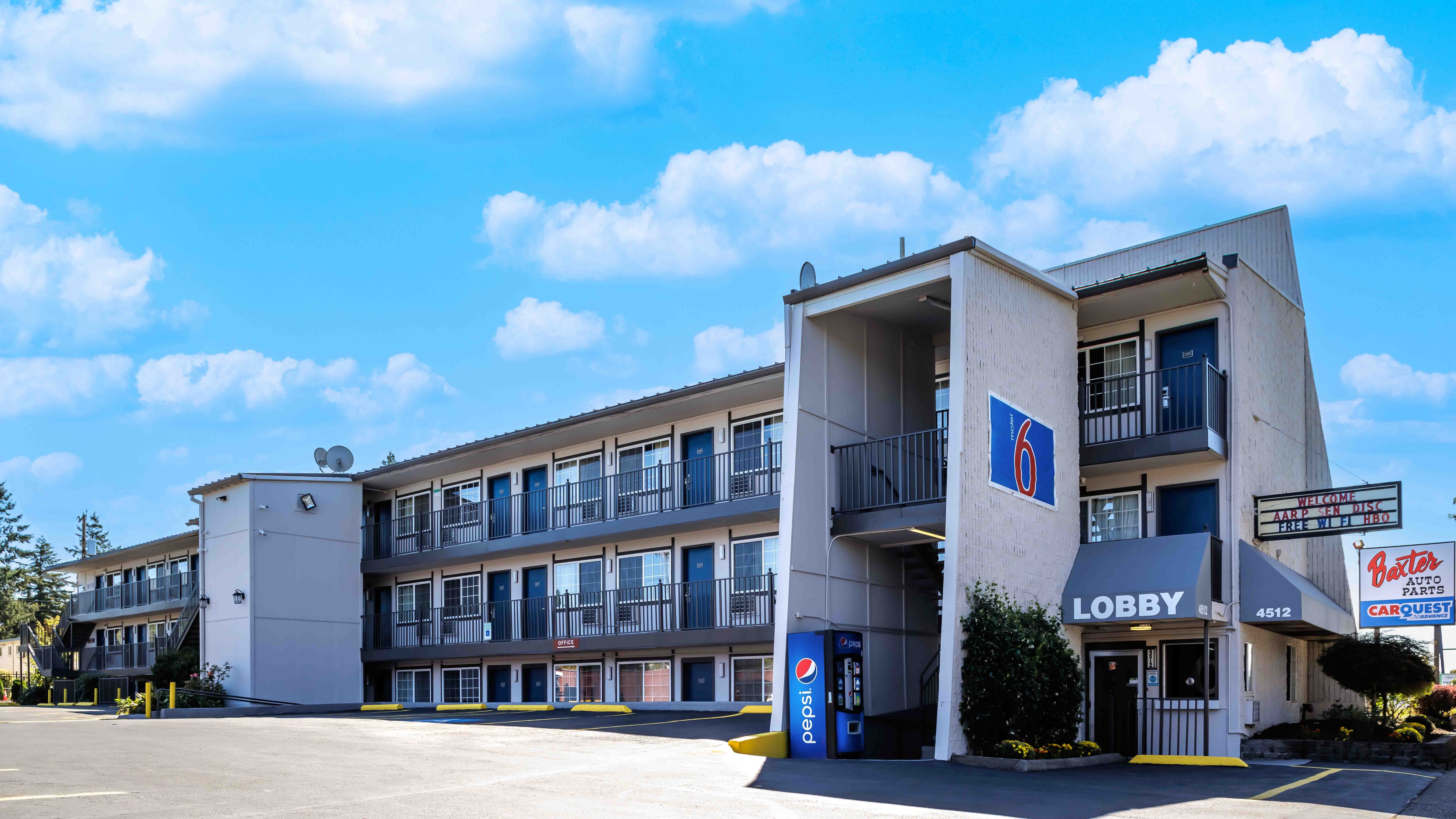 Motel 6 Portland, OR – Southeast, Motel 6 Portland OR, Book @ $80 - OYO