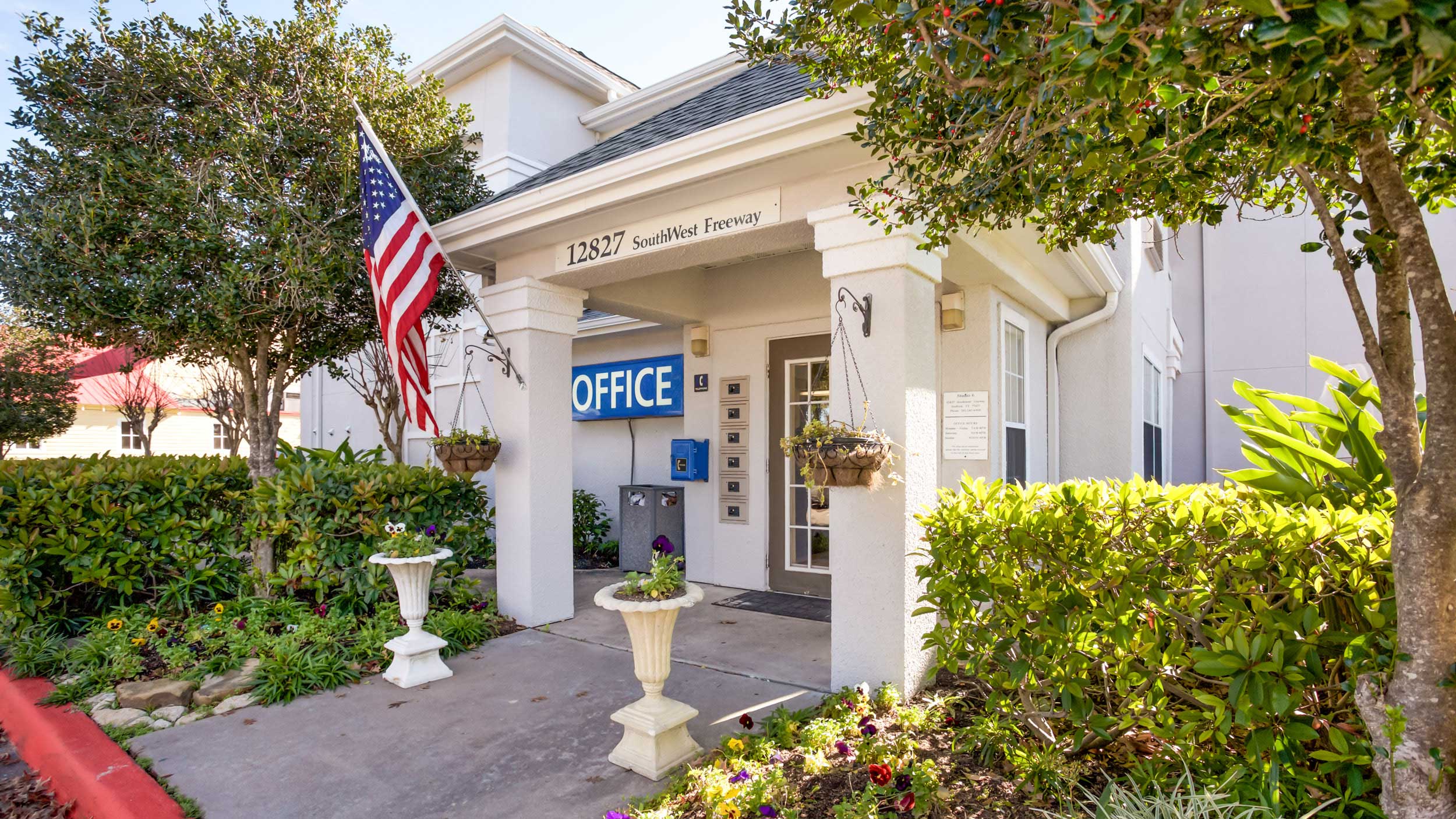 Book Budget Hotels near Huntington Village Houston, from $42 - OYO