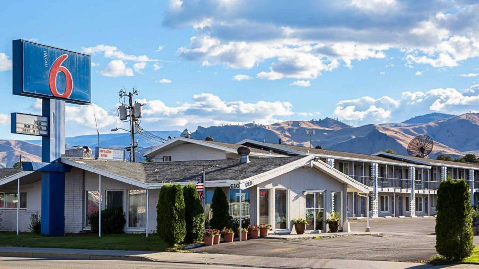 Motel 6 Wenatchee, WA, Motel 6 Wenatchee, Book @ $57 - OYO
