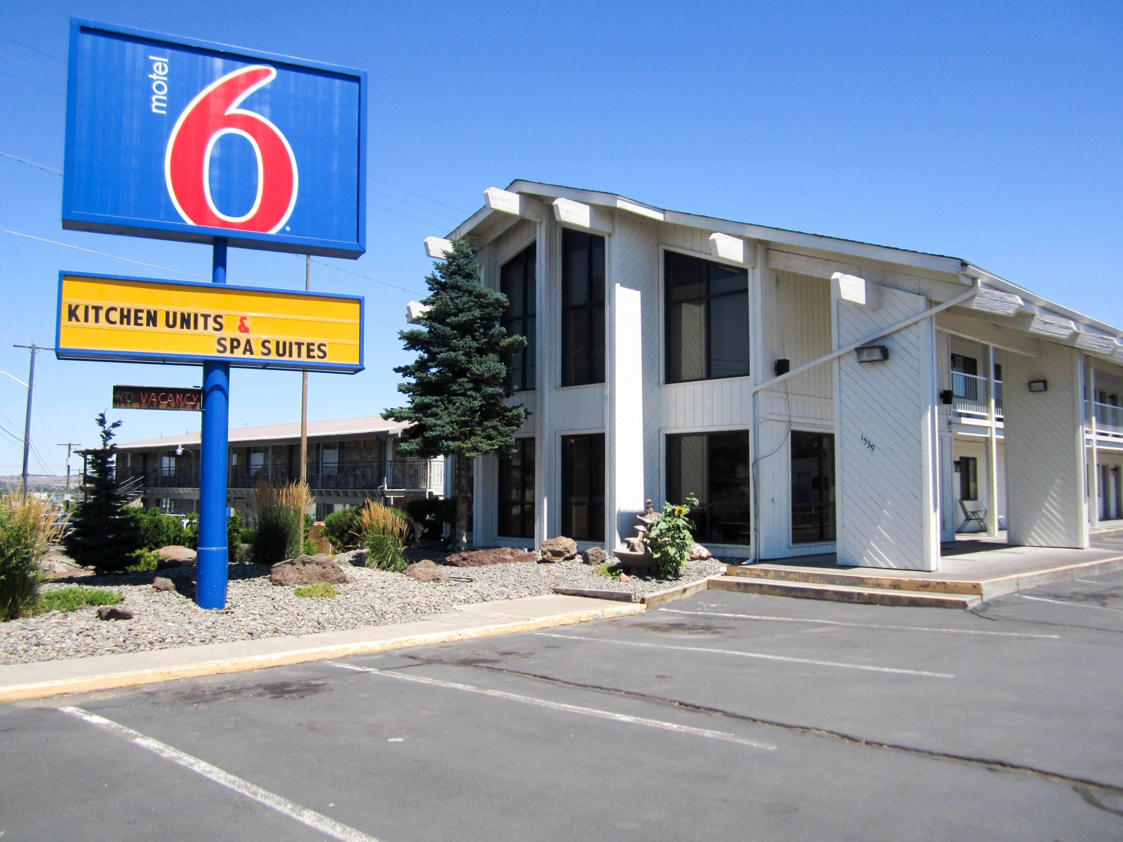 Motel 6 Madras, OR, Motel 6 Madras, Book @ $102 - OYO