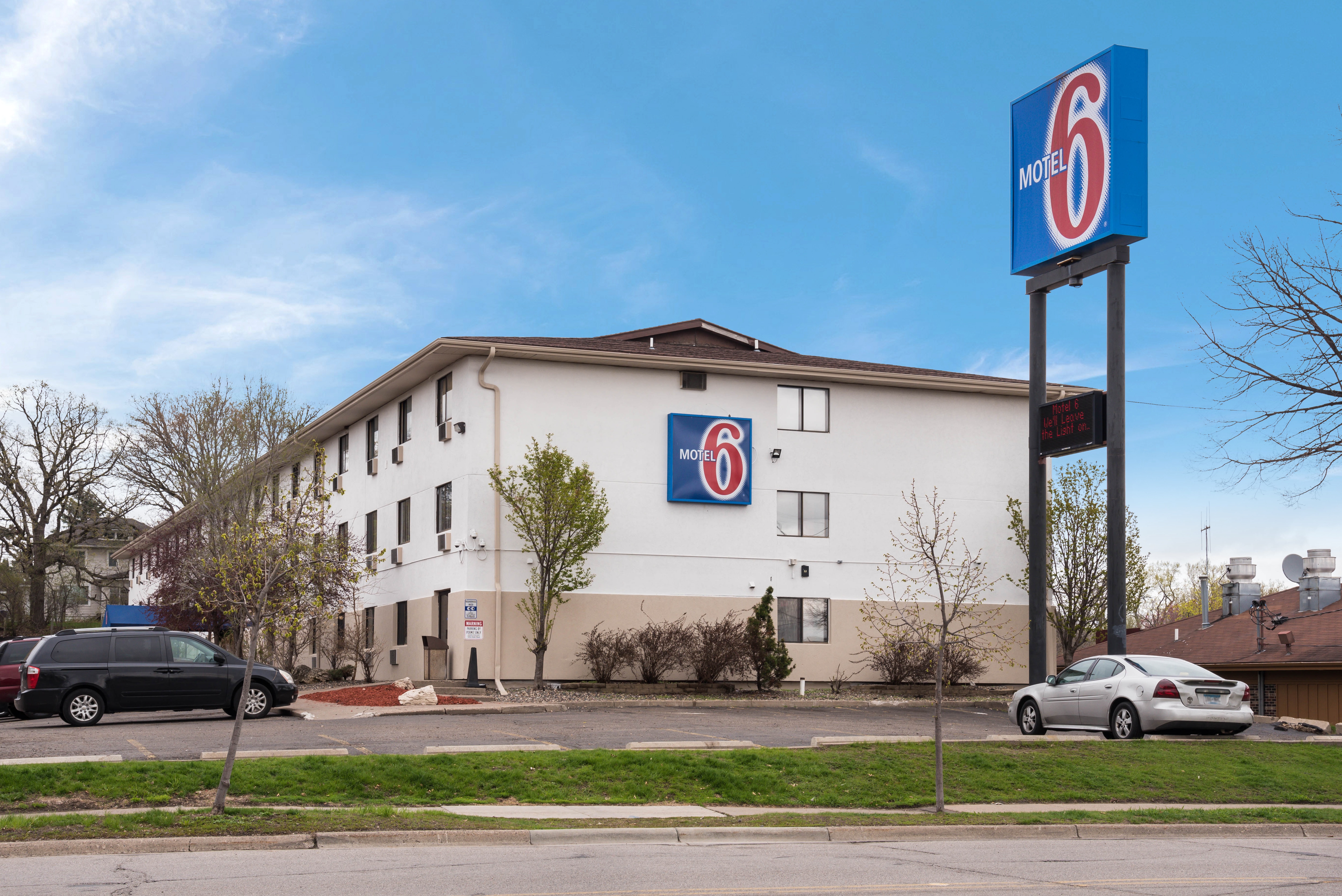 Motel 6 Hotels in SAINT PAUL Starting @ $56 - Upto 37% OFF on 5 SAINT ...