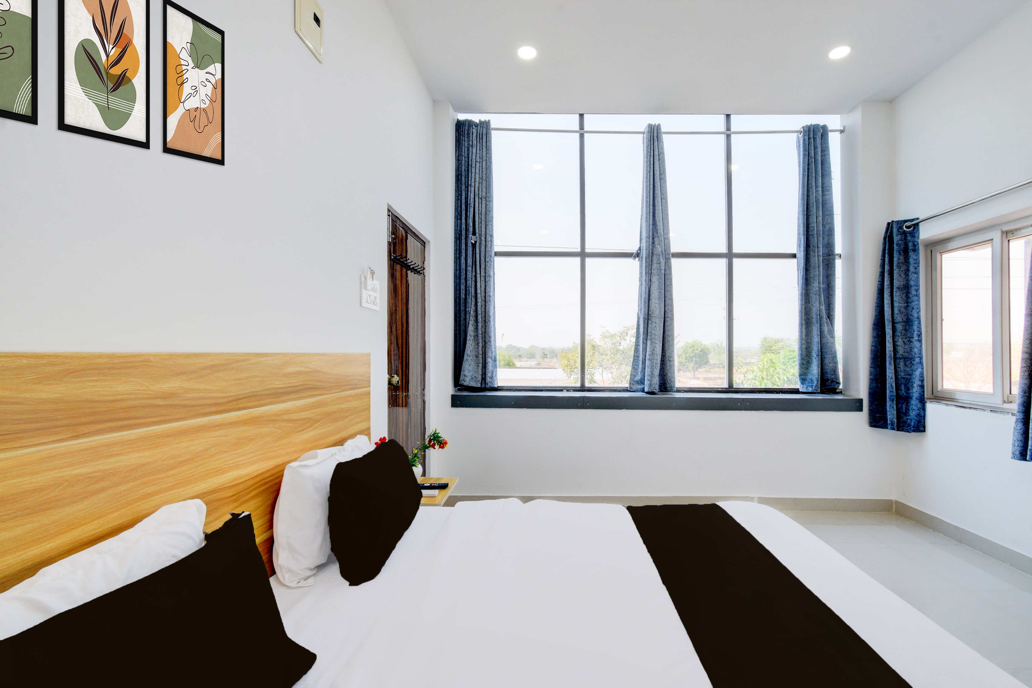 Hotel O by OYO Nayati Grand, Flagship Hyderabad, Book @ ₹1089 - OYO