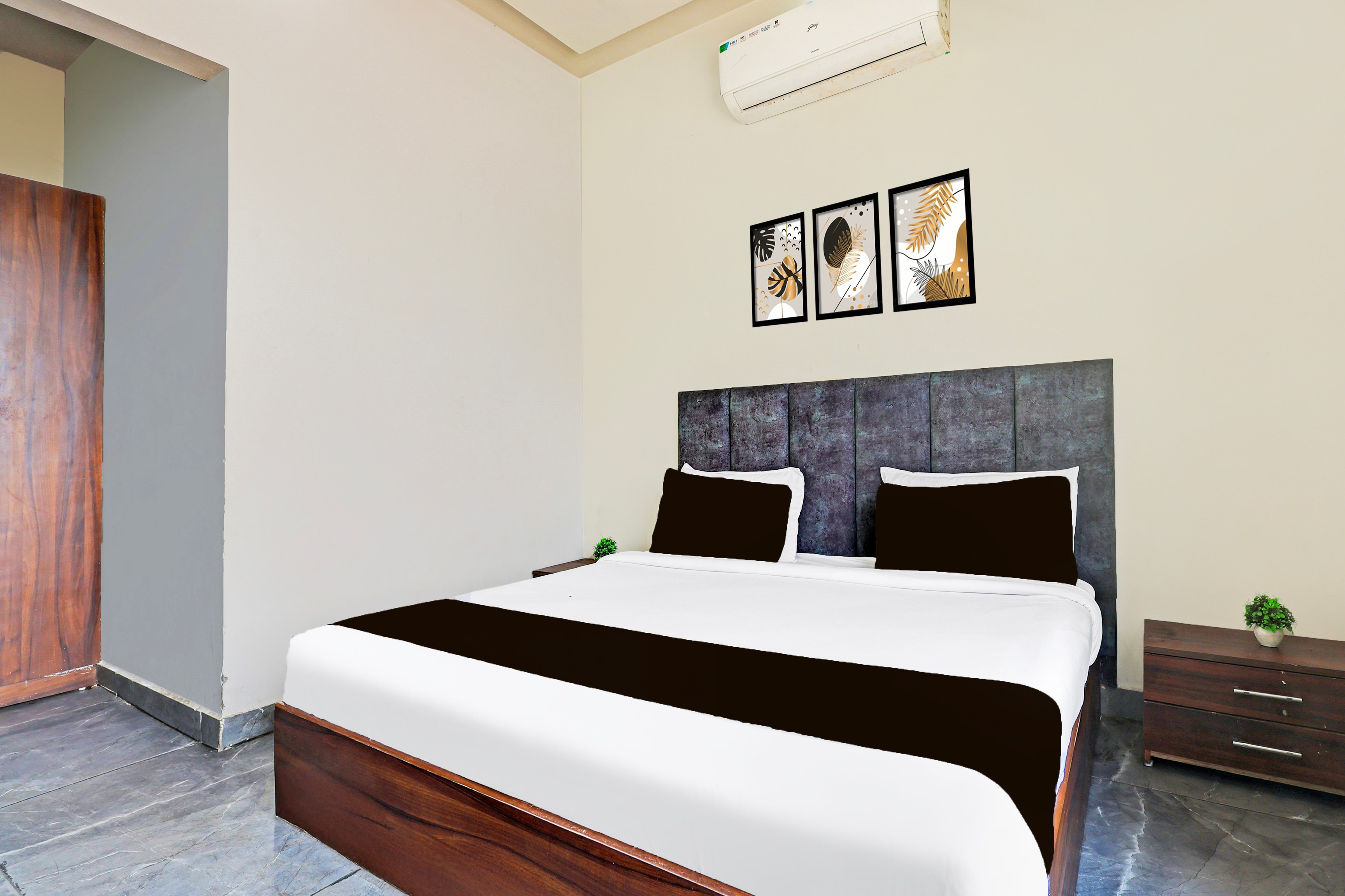 Hotel O Tejas Hotel, Flagship Panipat, Book @ ₹1160 - OYO