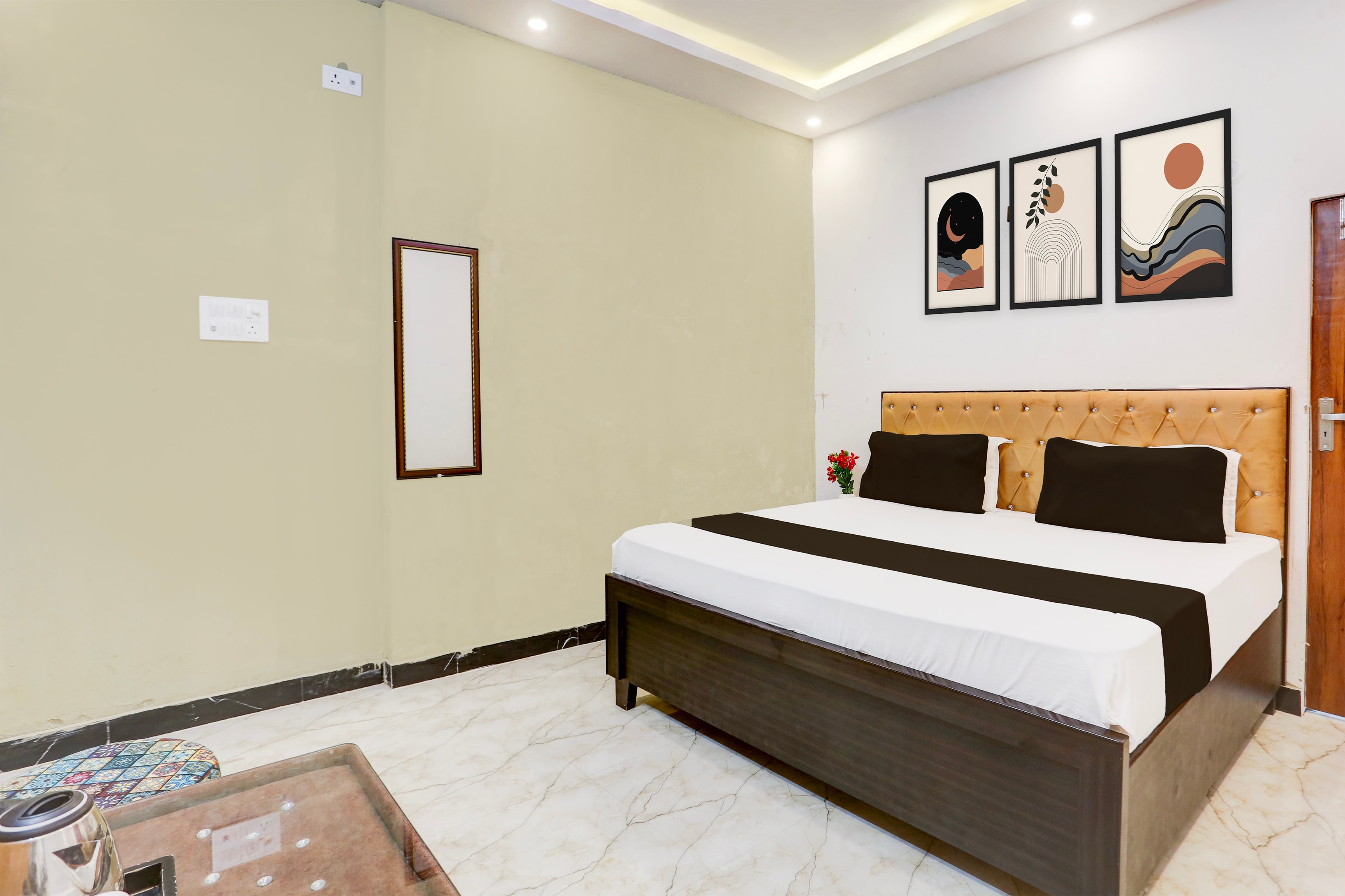 Hotel O RATNA HOTEL AND RESTAURANT, Flagship Prayagraj, Book @ ₹1606 - OYO
