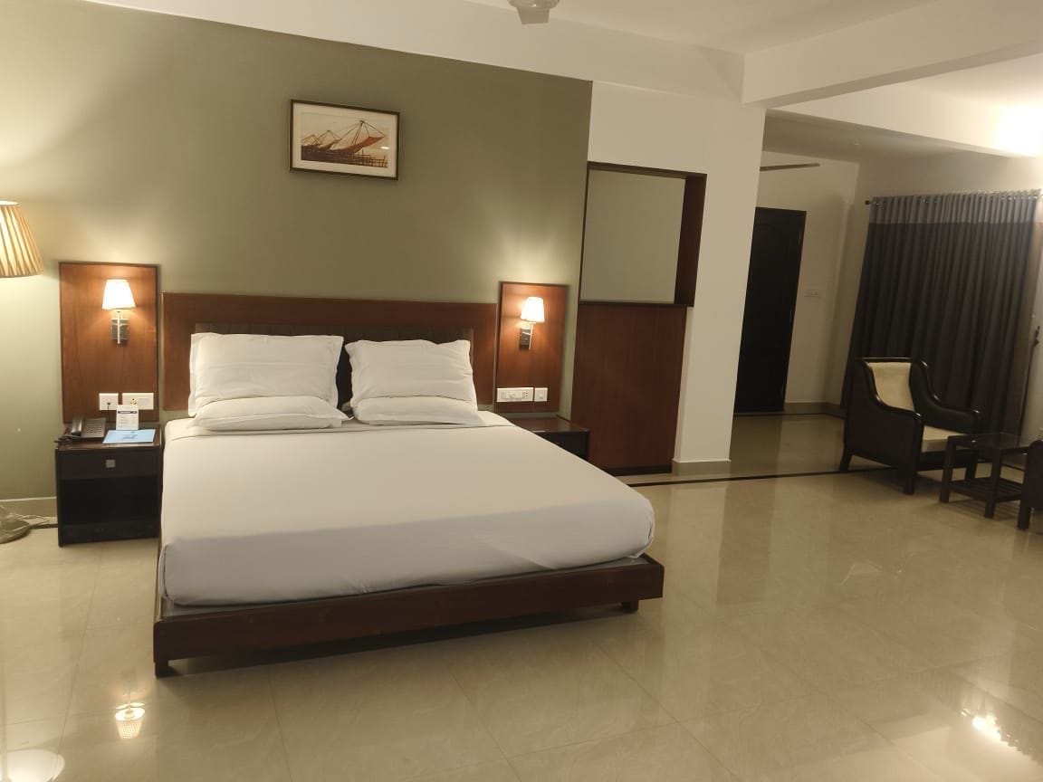 Hotel O Vyttila Bus Station Formerly Astro Tower, Flagship Kochi, Book @ ₹1530 - OYO