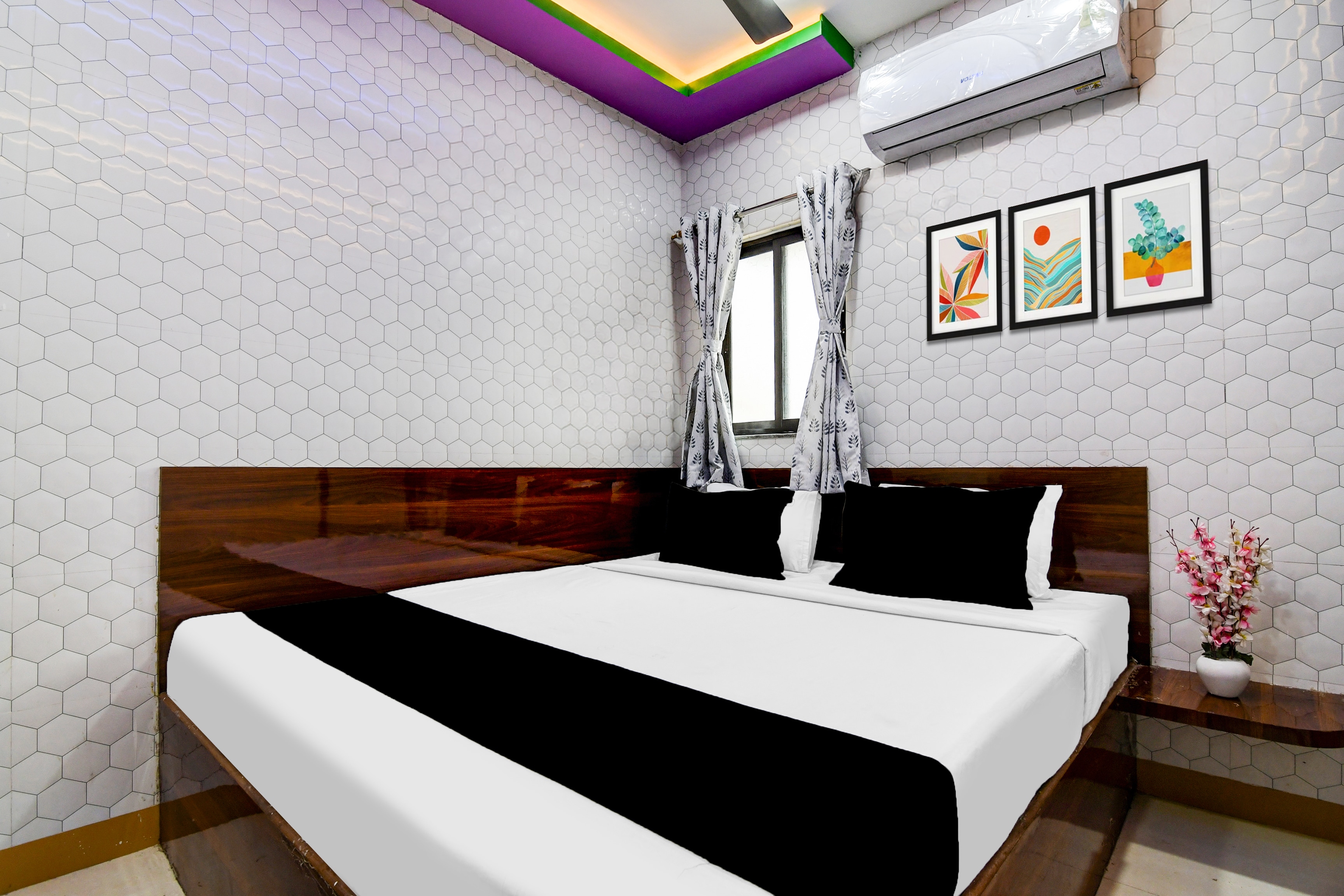 HOTEL O AL- PINE 76, Flagship Kolkata, Book @ ₹1872 - OYO