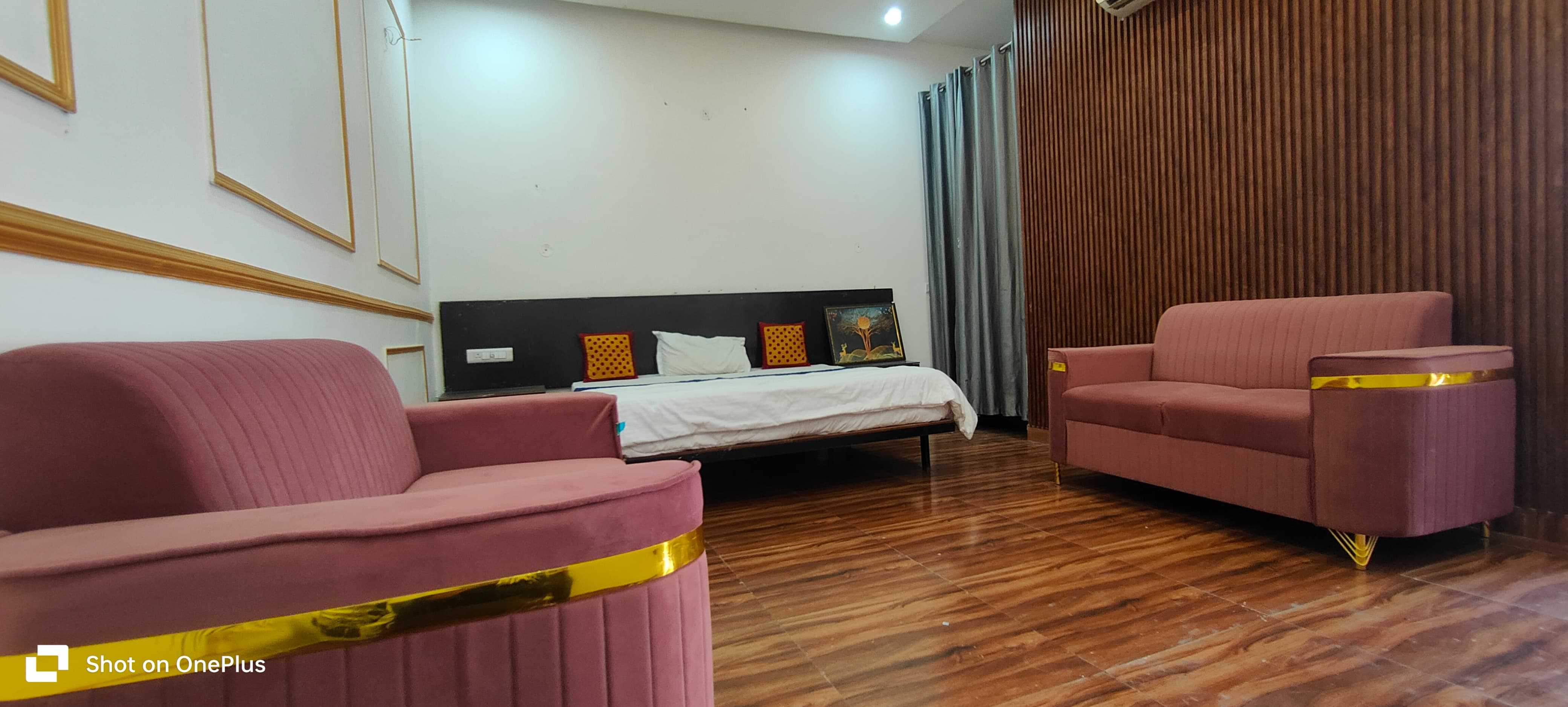 Hotel O FNG Chowk Formerly Royal FNG, Flagship Noida, Book @ ₹1229 - OYO