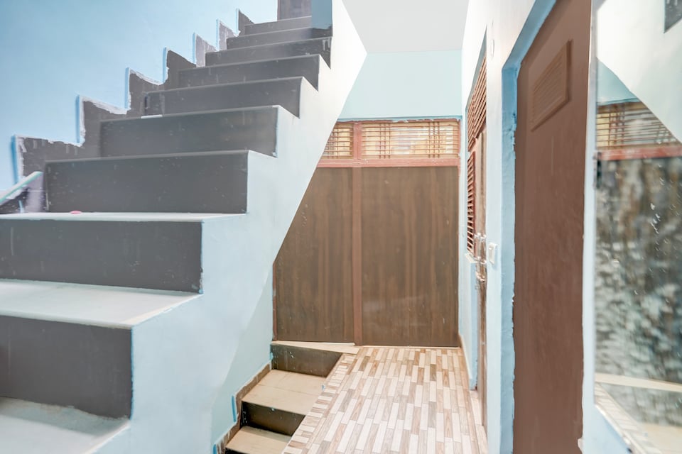 SPOT ON Royal Palace , SPOT ON Kasganj, Book @ ₹928 - OYO