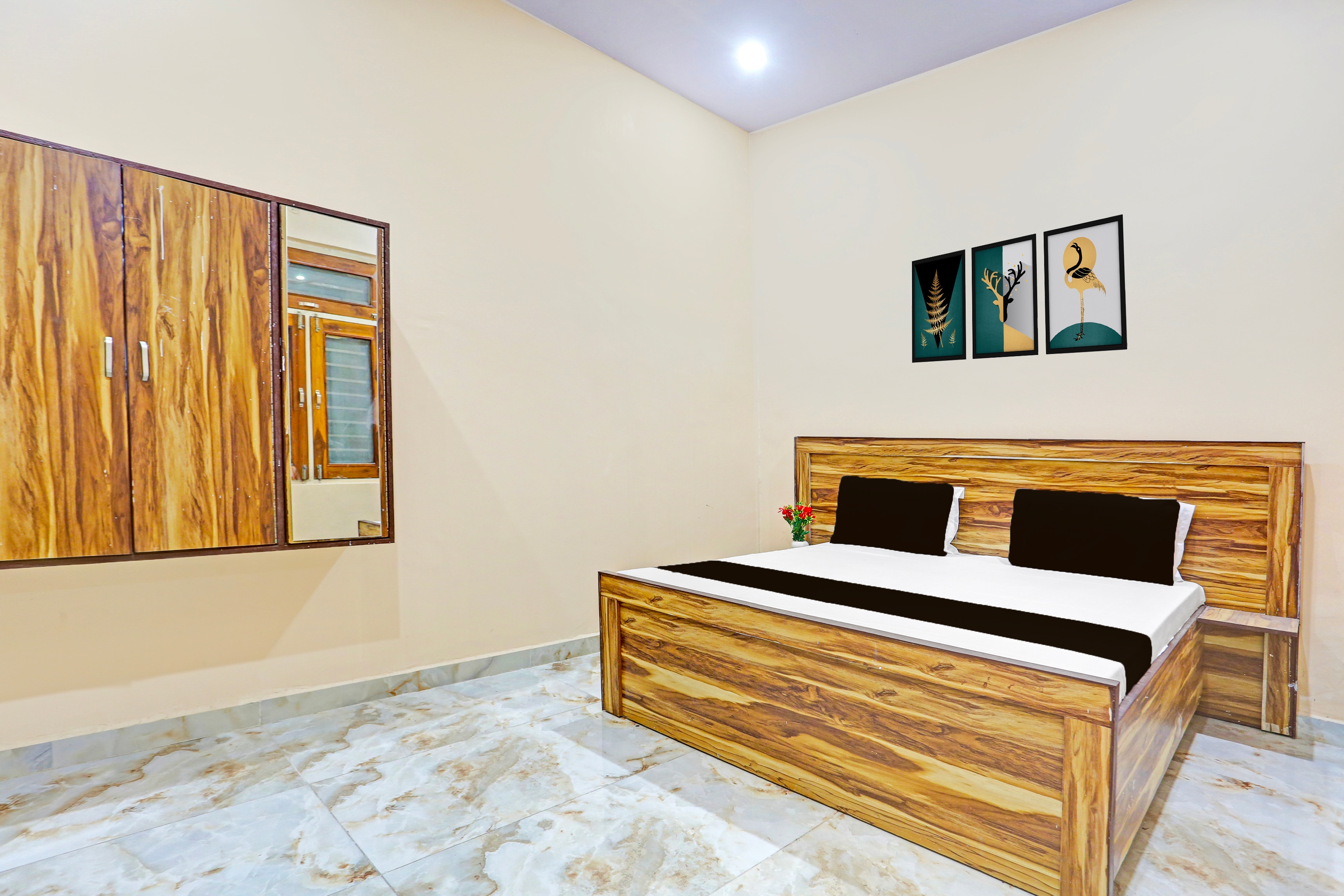 SPOT ON Hitech Hotal, SPOT ON Moradabad, Book @ ₹1544 - OYO