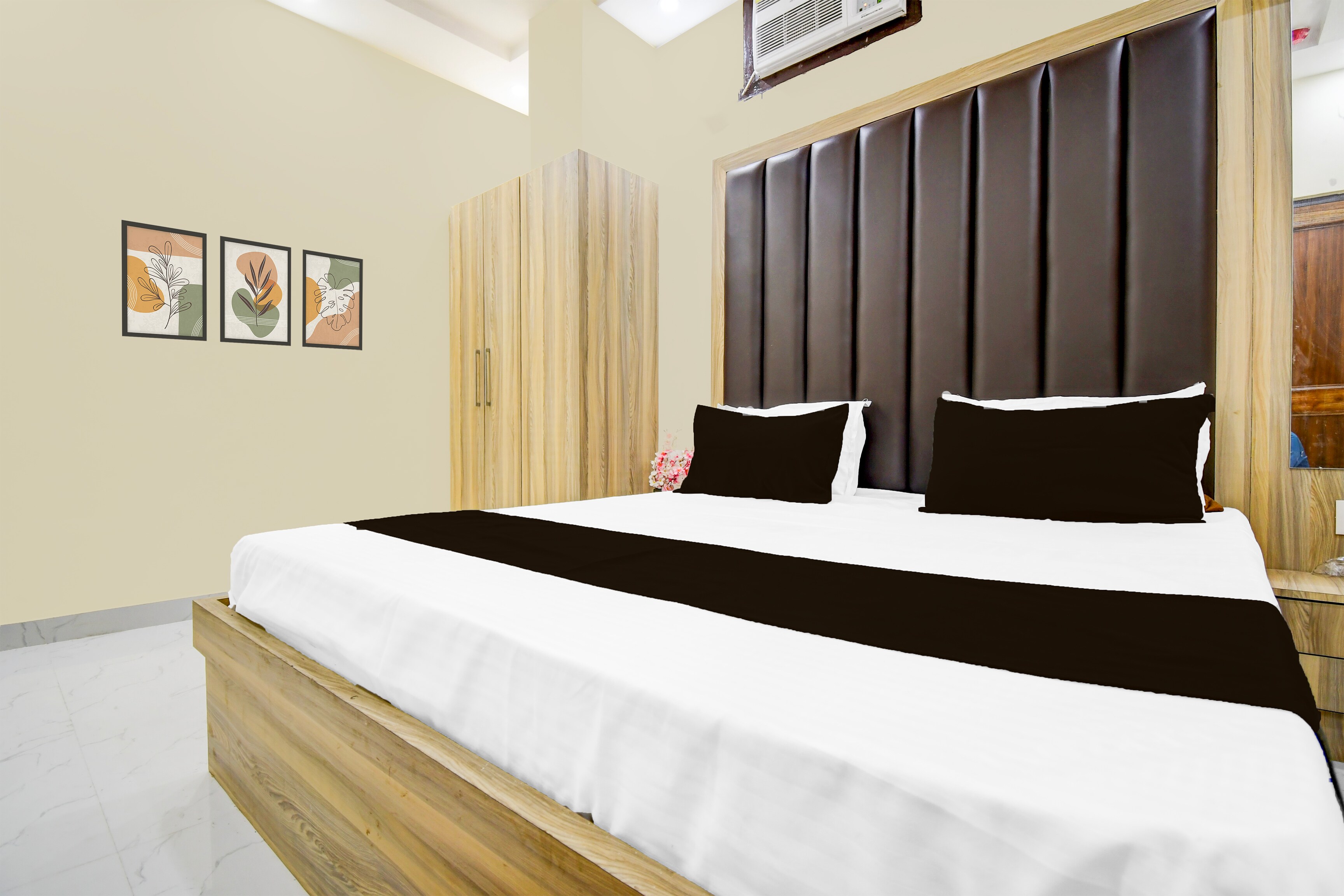 Hotel O The Kesar Inn, Flagship Lucknow, Book @ ₹1108 - OYO