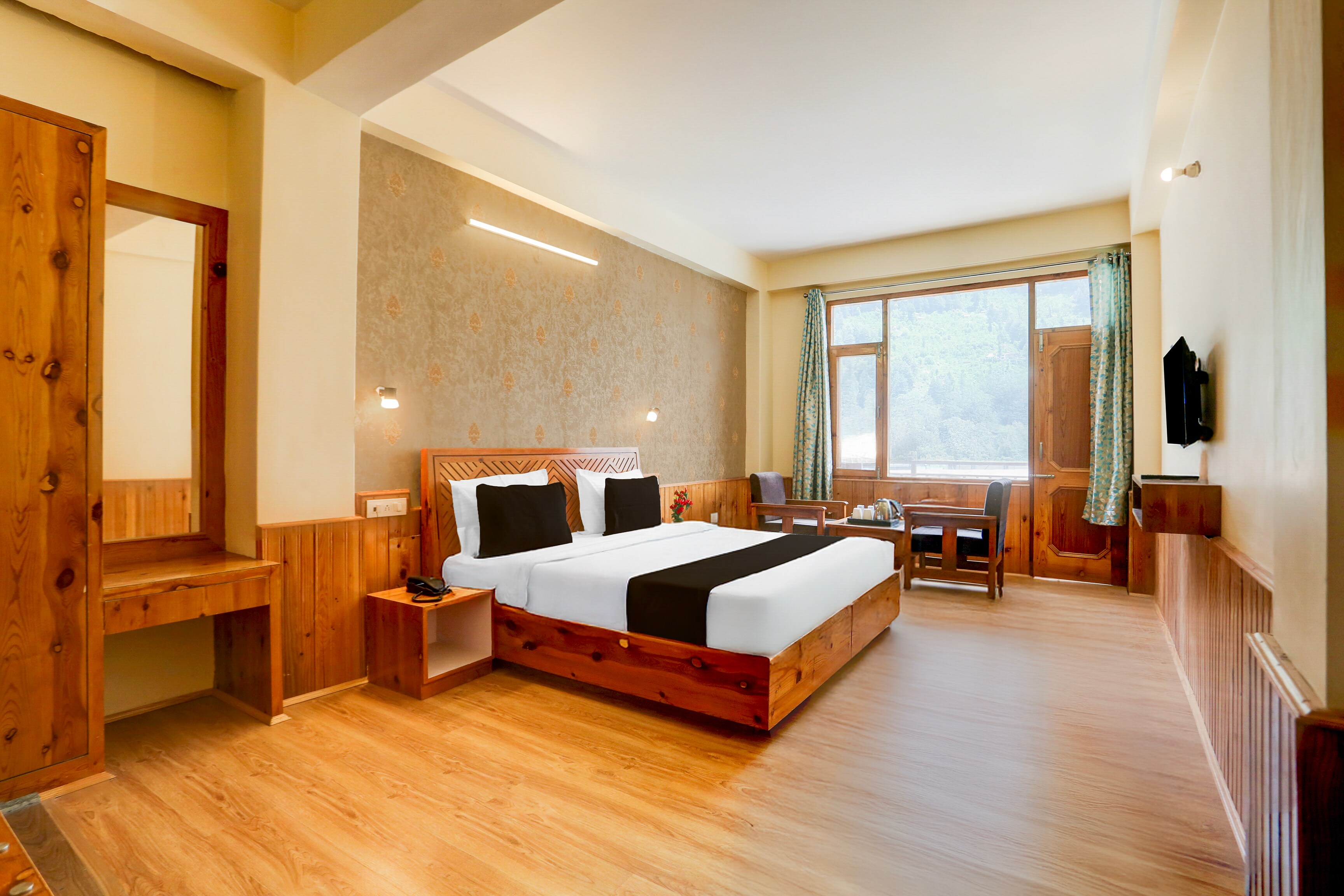 Hotel O Model Town Road, Flagship Manali, Book @ ₹919 - OYO