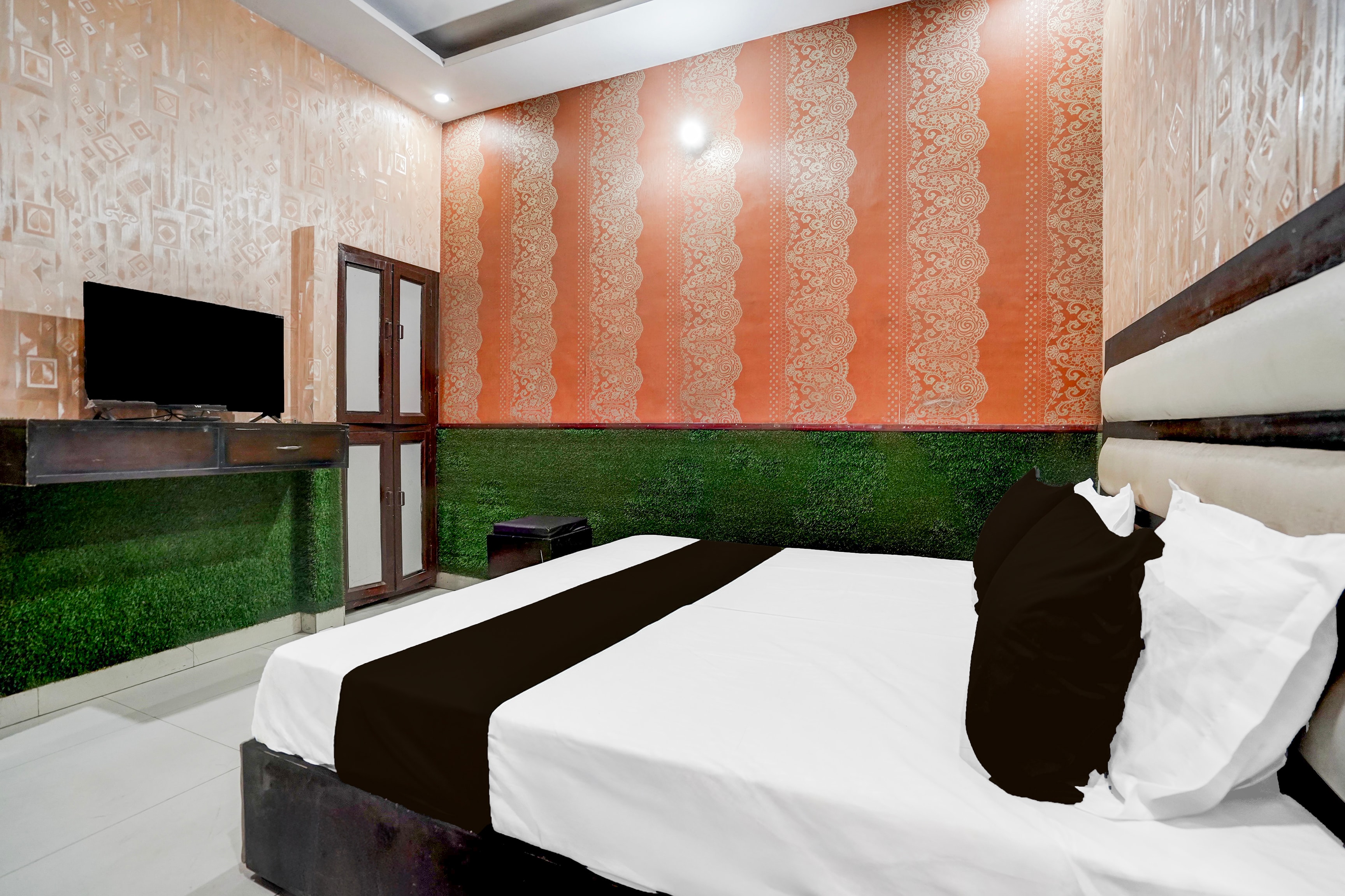 Hotel O A - ONE GUEST HOUSE , Flagship Mohali, Book @ ₹1649 - OYO