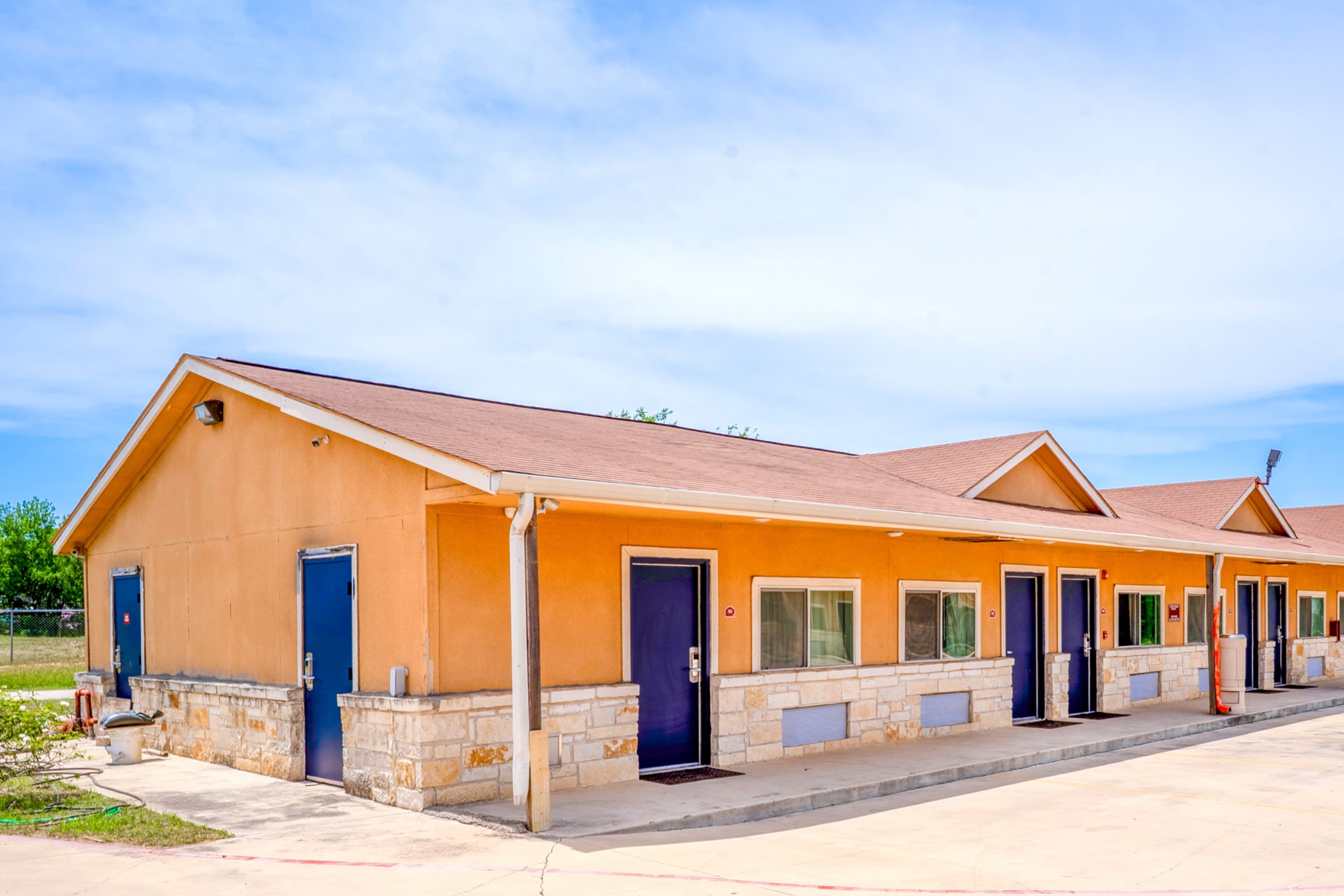 Atria Extended Stays By OYO Jourdanton, OYO Hotels Jourdanton TX, Book ...