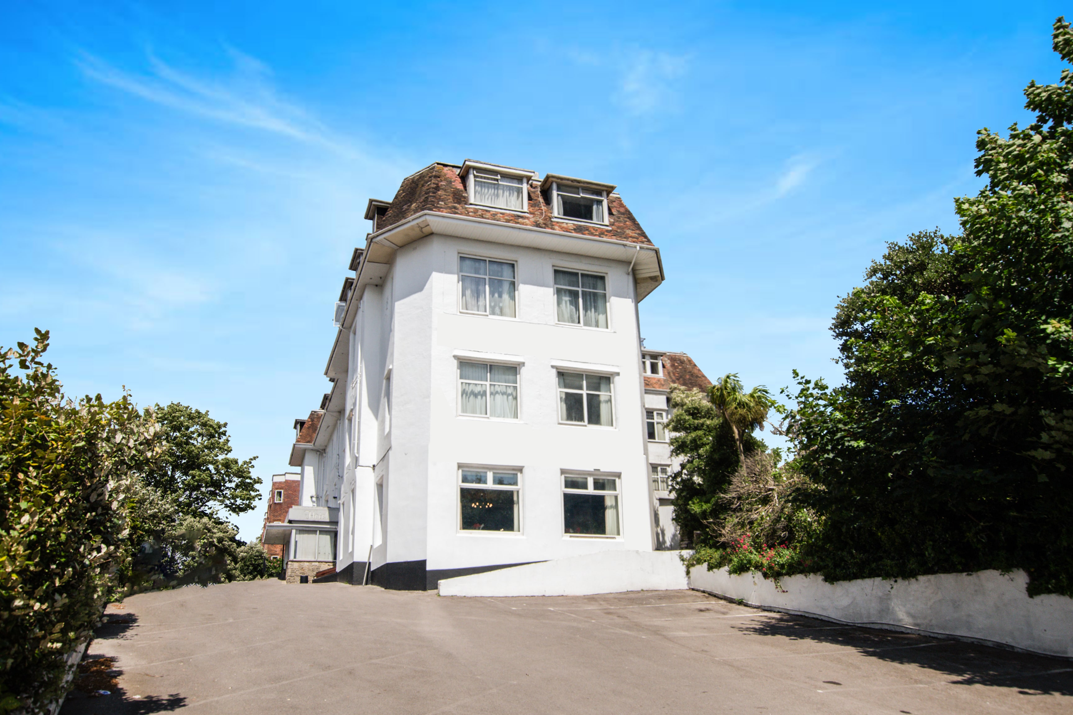 Russel Court Hotel Bournemouth Central, OYO Hotels Bournemouth, Book ...