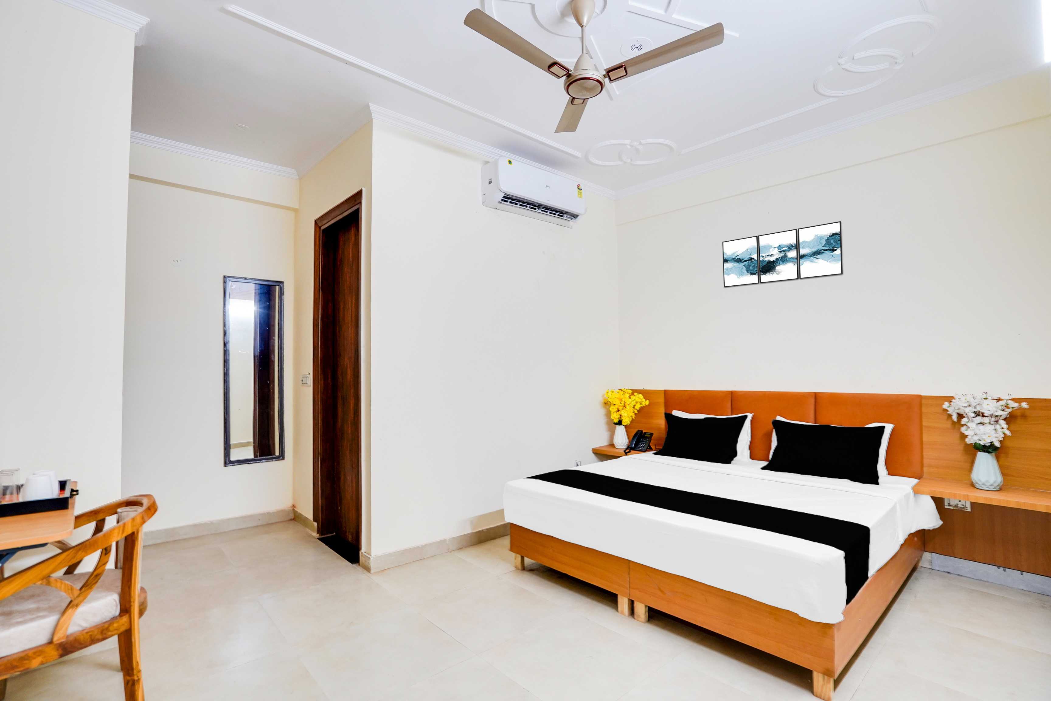 Townhouse Oak Hotels in Sector 80, Noida Starting @ ₹1011 - Upto 72% ...