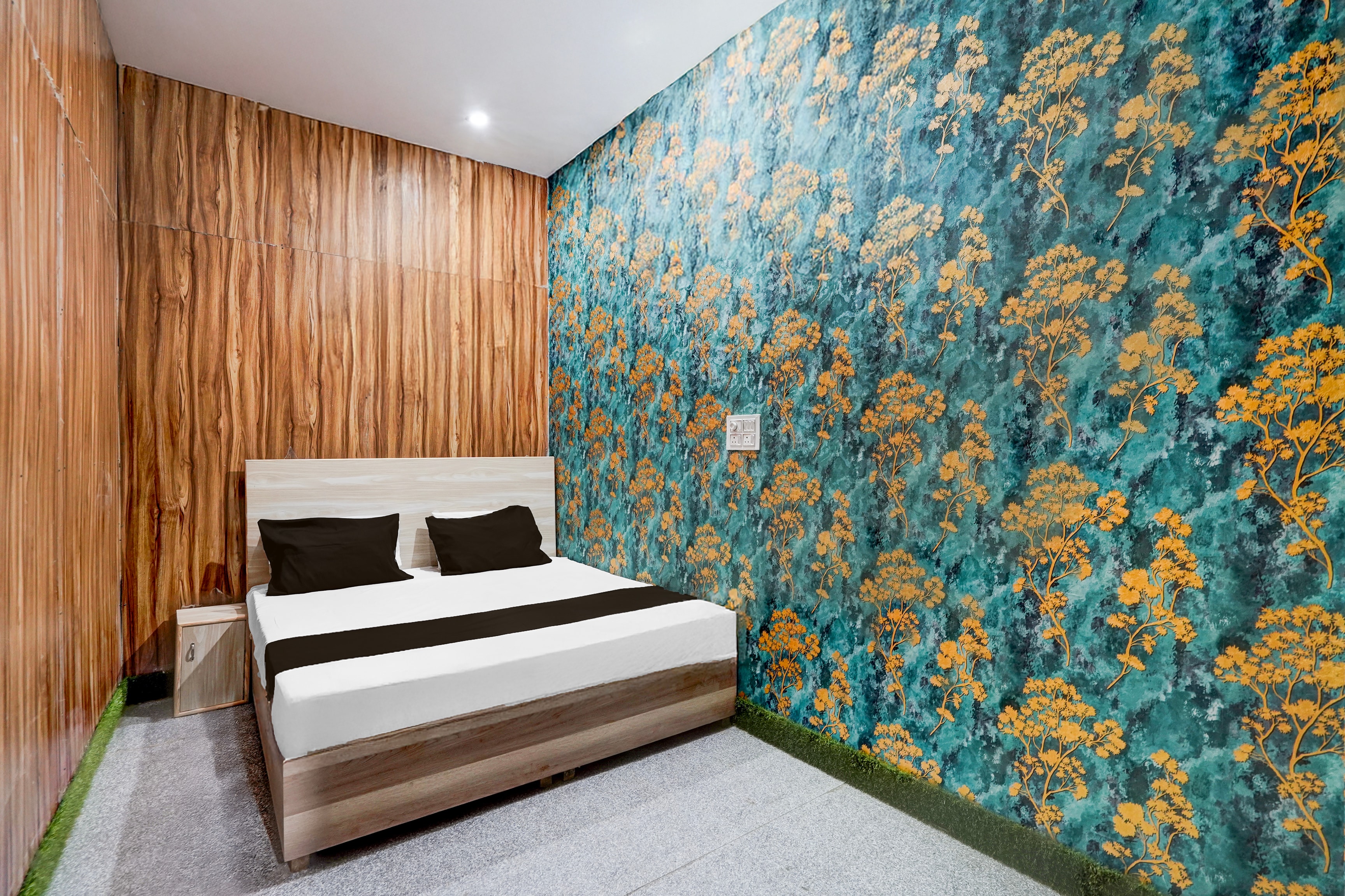 SPOT ON Hotel Red Velvet, SPOT ON Ghaziabad, Book @ ₹1040 - OYO
