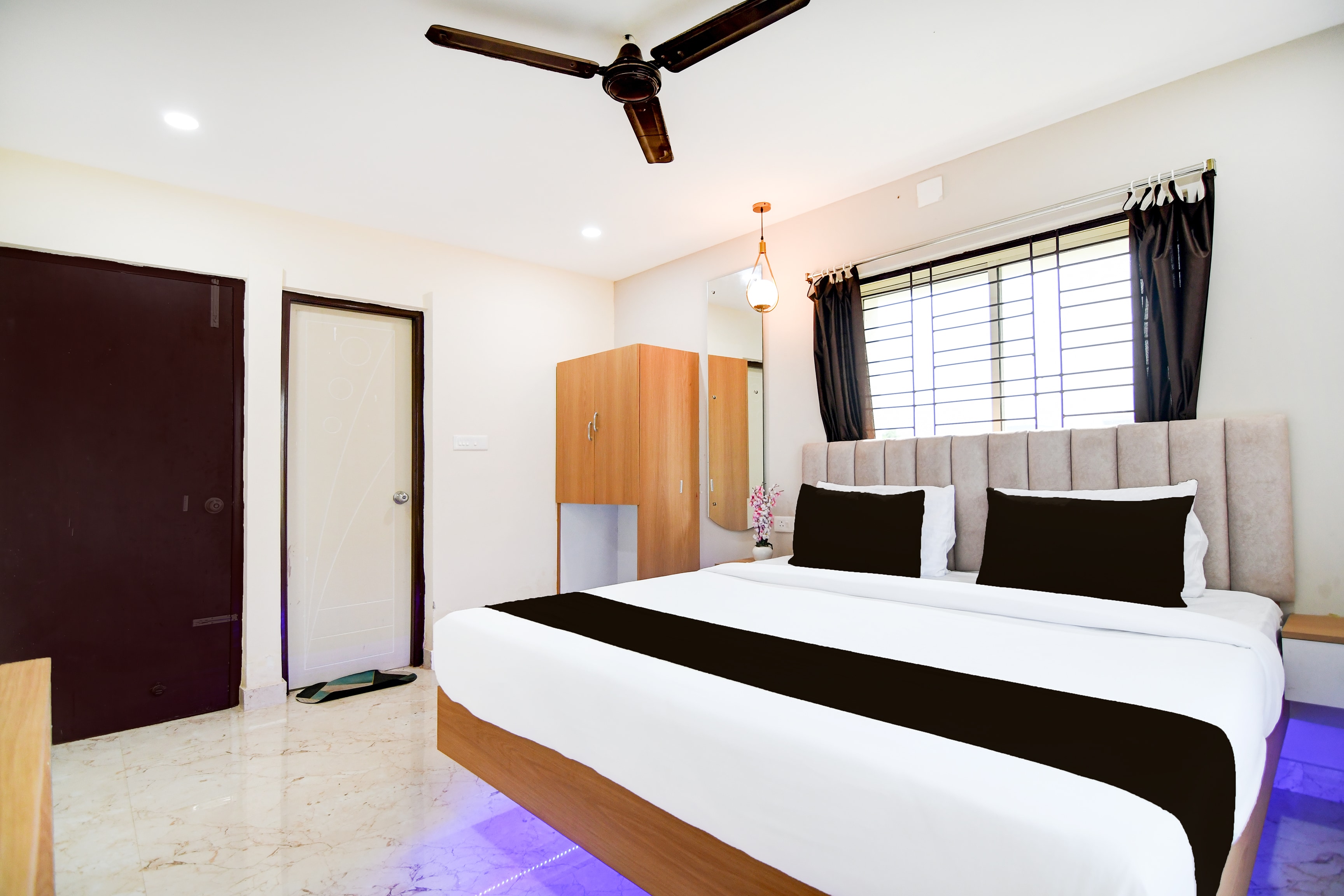Hotel O Atithi darbar, Flagship Bhubaneswar, Book @ ₹1180 - OYO