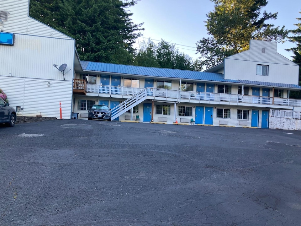 Capital O Stevenson Inn Riverside, OYO Hotels Stevenson WA, Book @ $65 ...