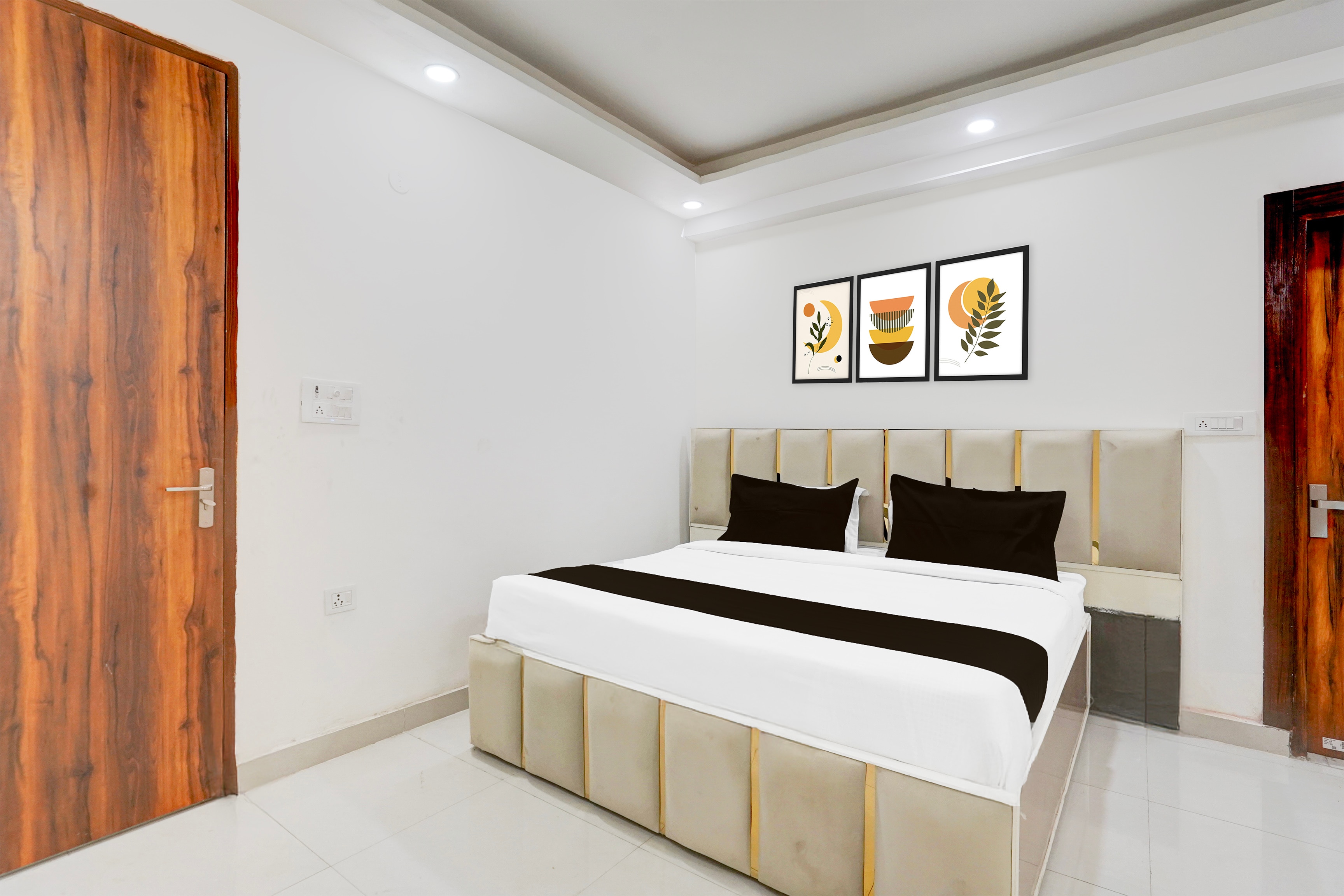 Hotel O Oshiva Stay, Flagship Noida, Book @ ₹837 - OYO