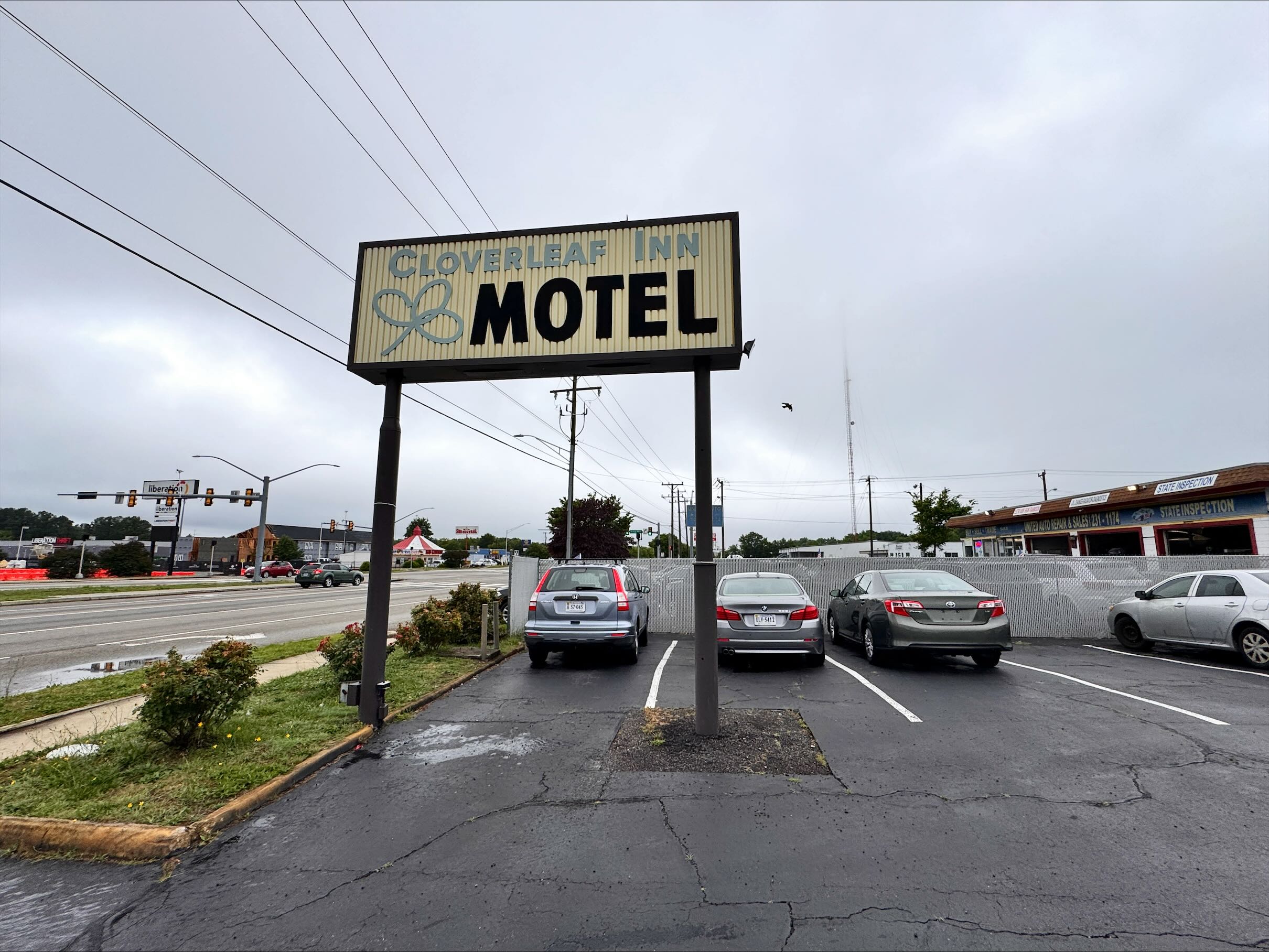 Cloverleaf Motel by Belvilla Richmond near Turnpike, OYO Hotels ...