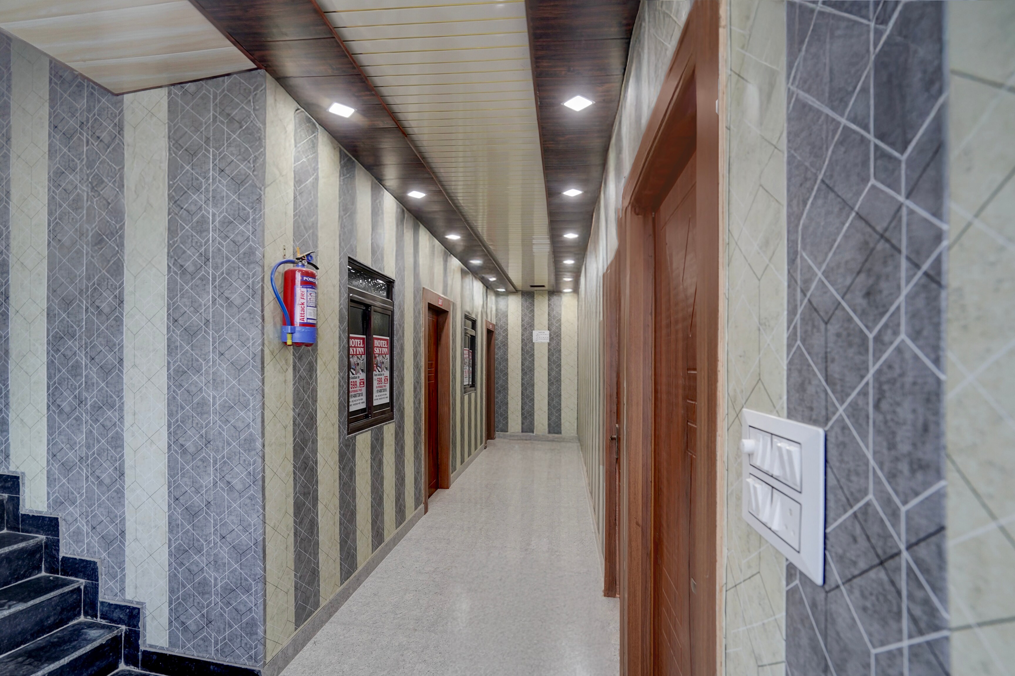 SPOT ON Hotel Sky Inn, SPOT ON Lucknow, Book @ ₹1410 - OYO