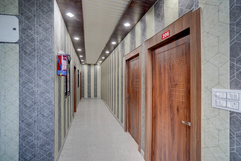 SPOT ON Hotel Sky Inn, SPOT ON Lucknow, Book @ ₹1410 - OYO