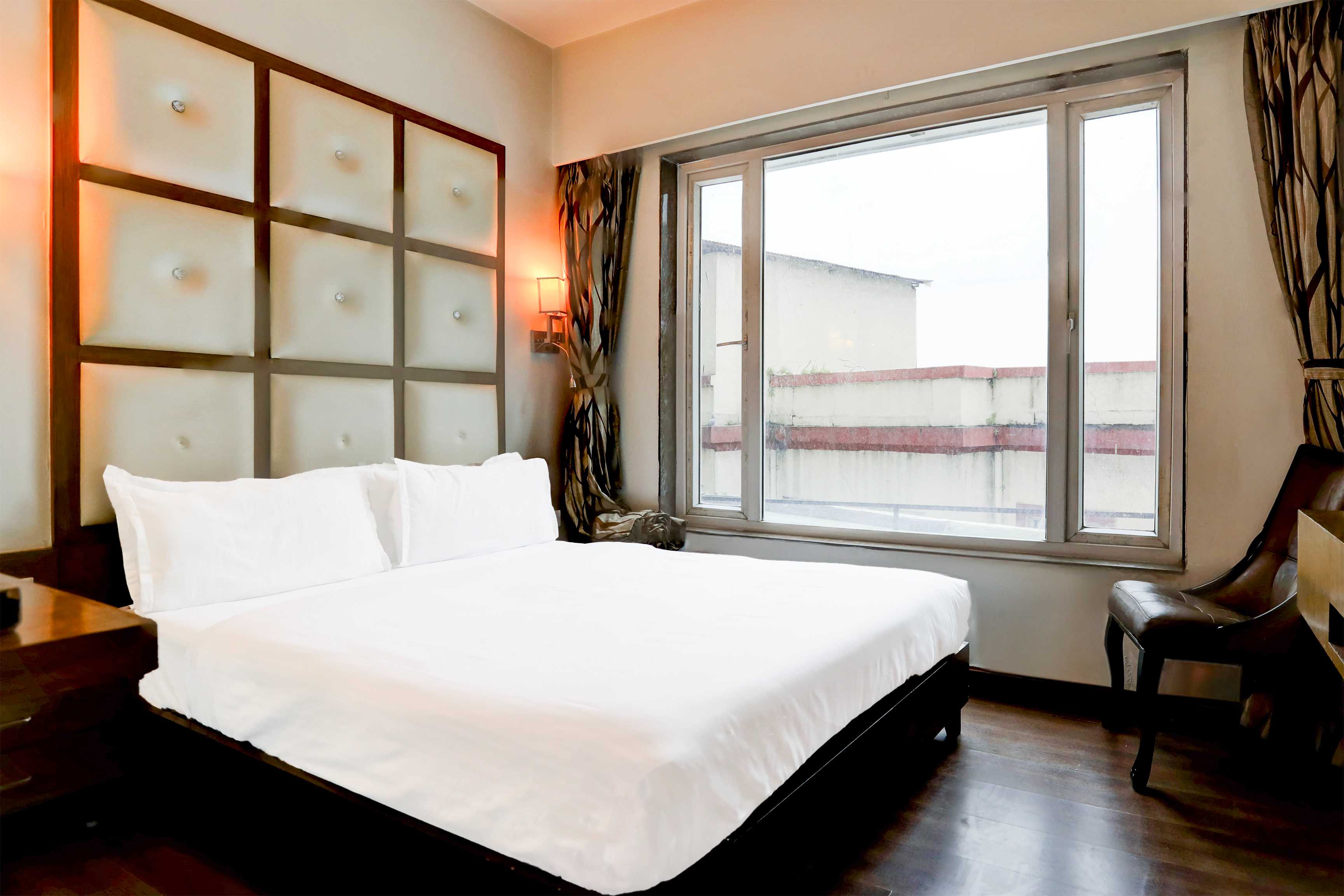 Townhouse Oak Hotels in Lavad, Gandhinagar Starting @ ₹1719 - Upto 75% ...