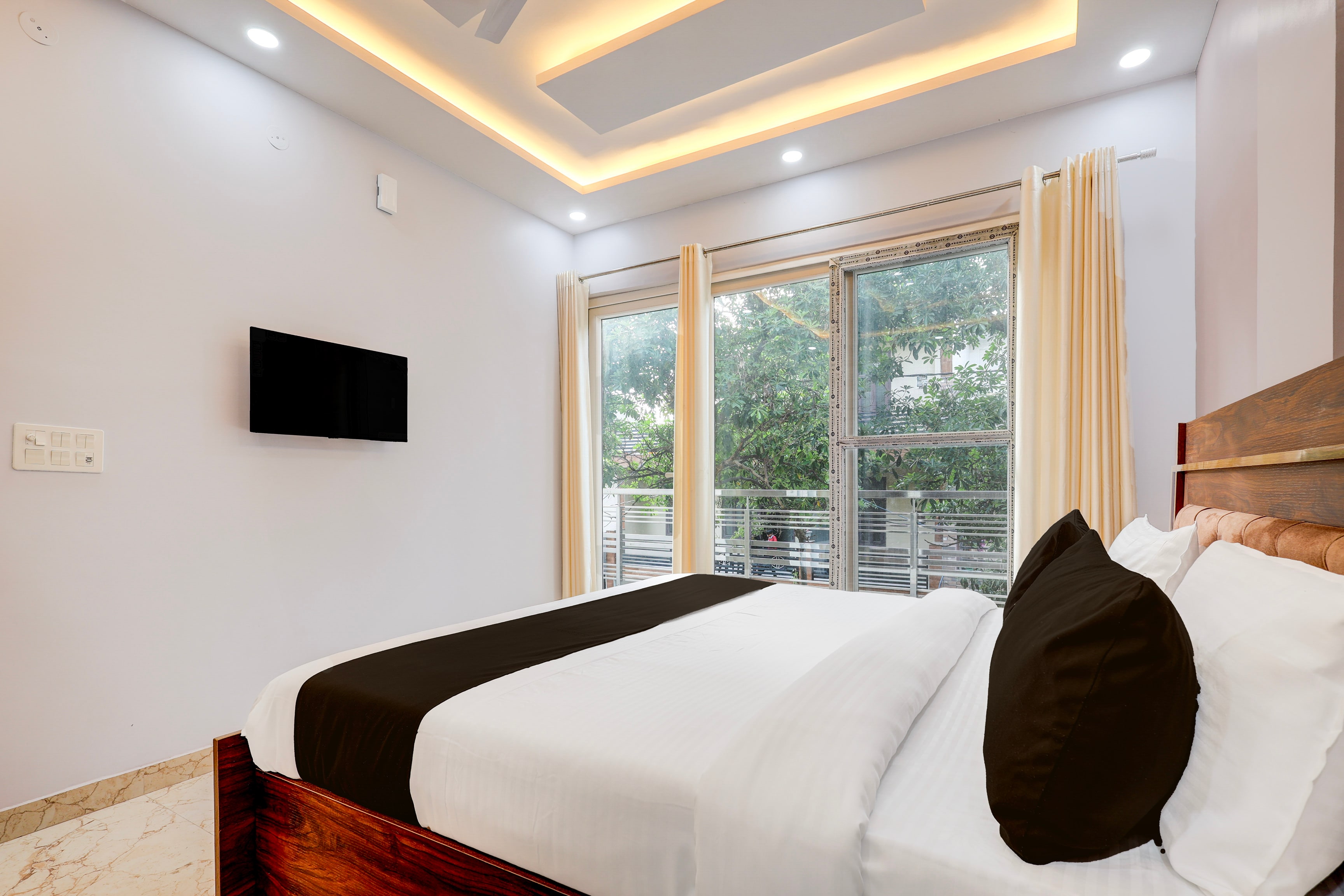 Super Hotel O Pari Chowk | Official Website