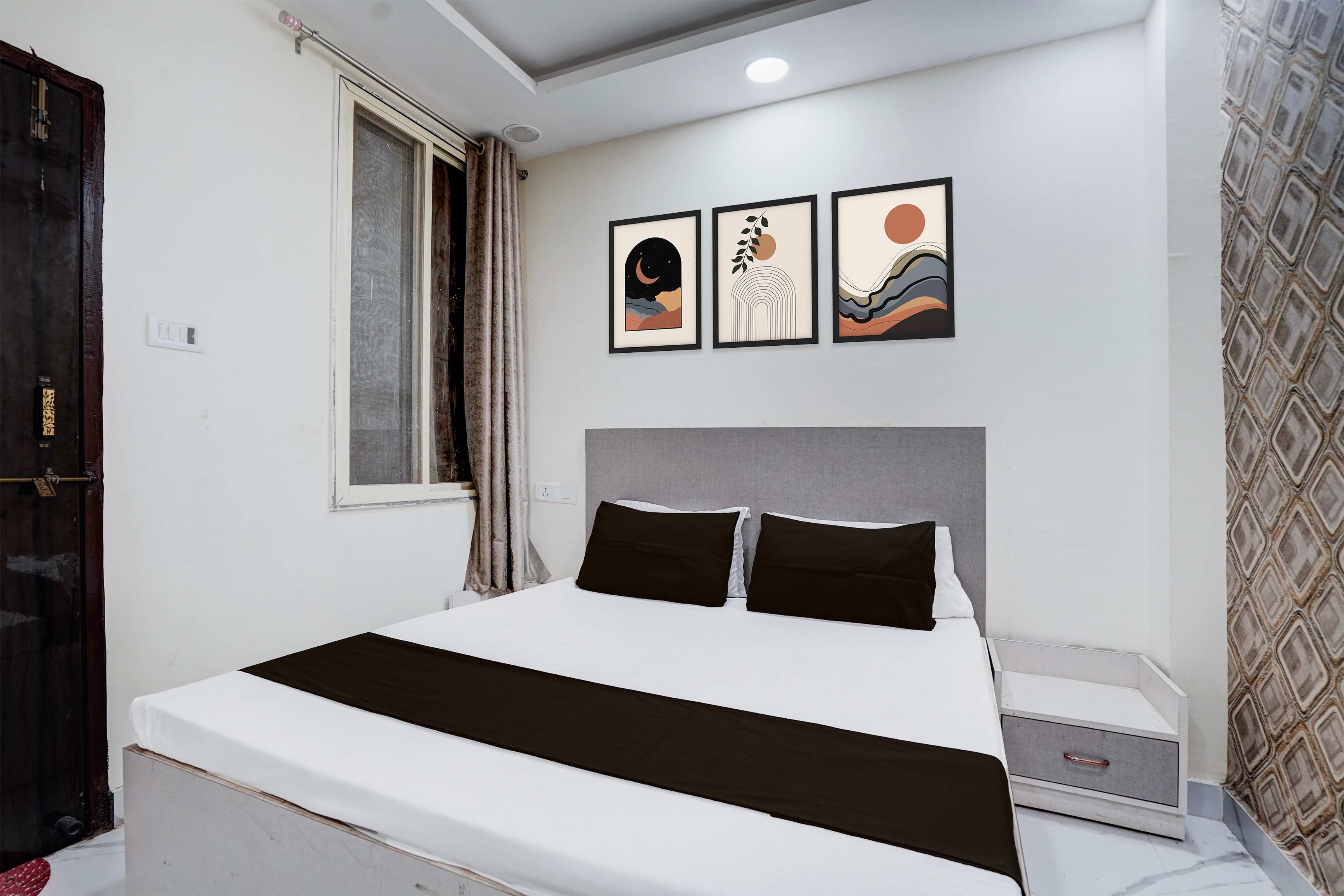 SPOT ON Hotel Swastik Grand , SPOT ON Gwalior, Book @ ₹880 - OYO