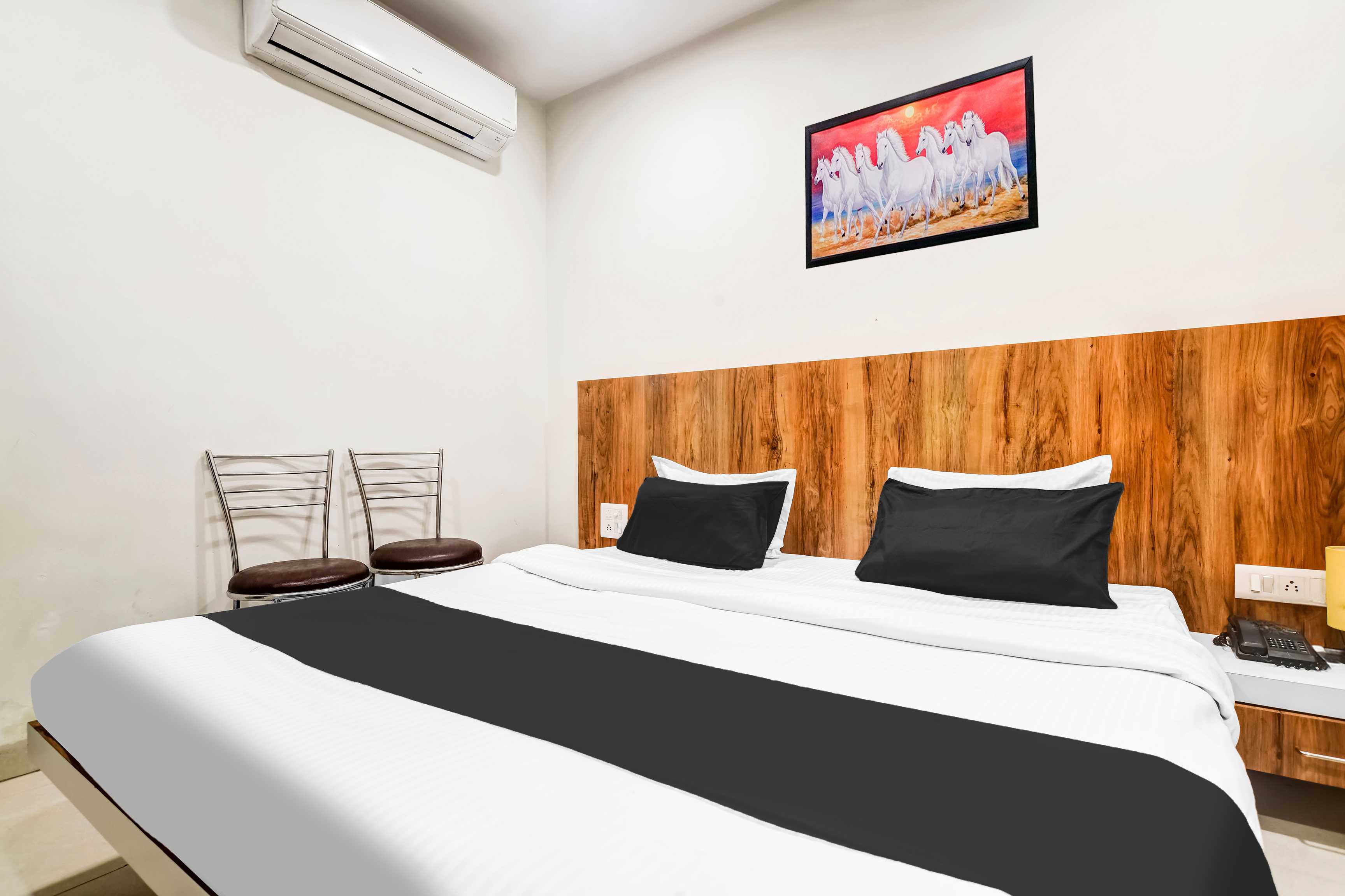 Collection O Jawahar Marg, Collection O Indore, Book @ ₹1025 - OYO