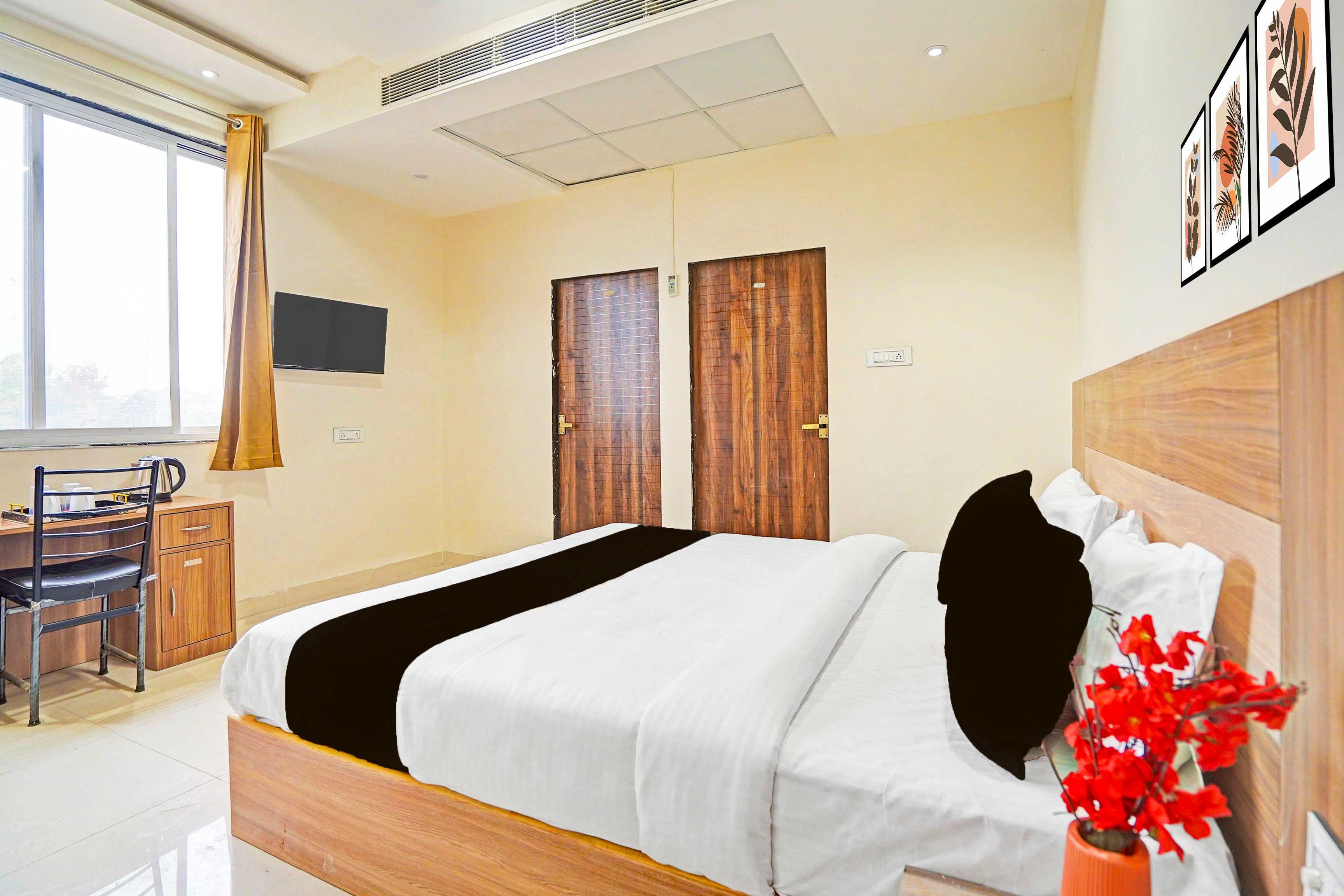[Day Stay - 12 Hrs Slot : 8 AM to 8 PM] Collection O Kalpi Road ...