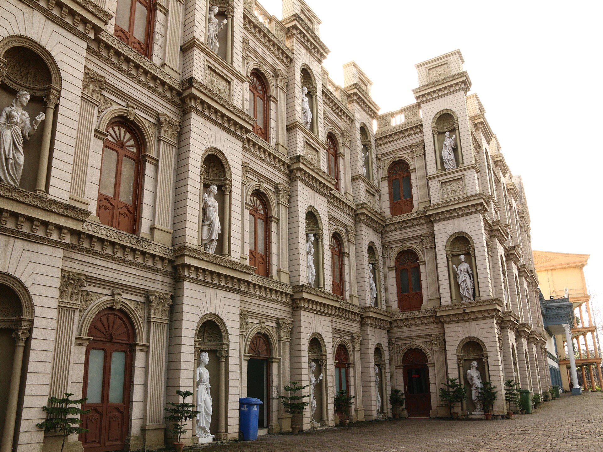 OYO Premium 121 Joka IIM Kolkata, Premium Kolkata, Book @ ₹1067 - OYO