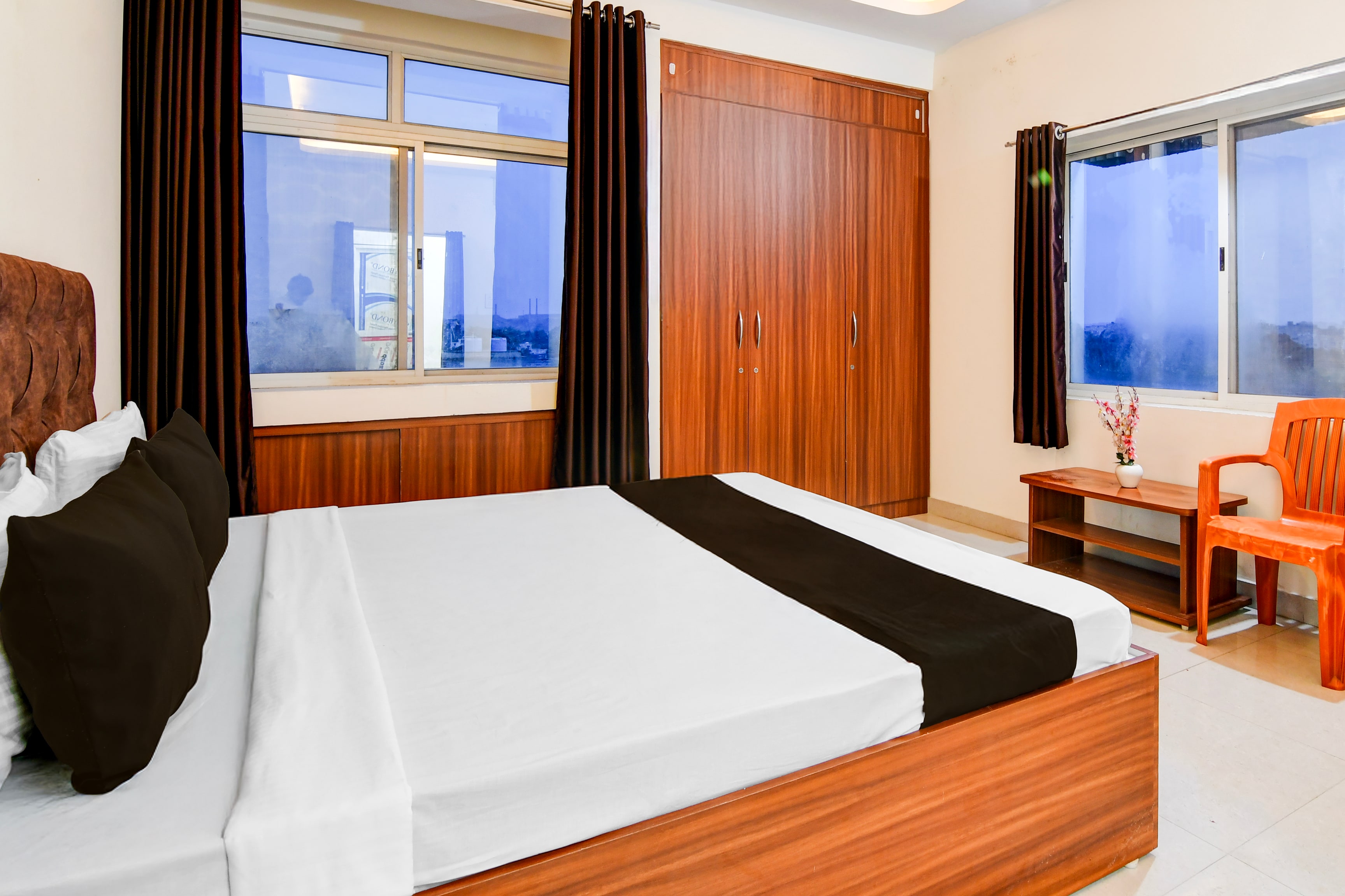 Super Hotel O M G Garden Balasiring, Flagship Ranchi, Book @ ₹880 - OYO