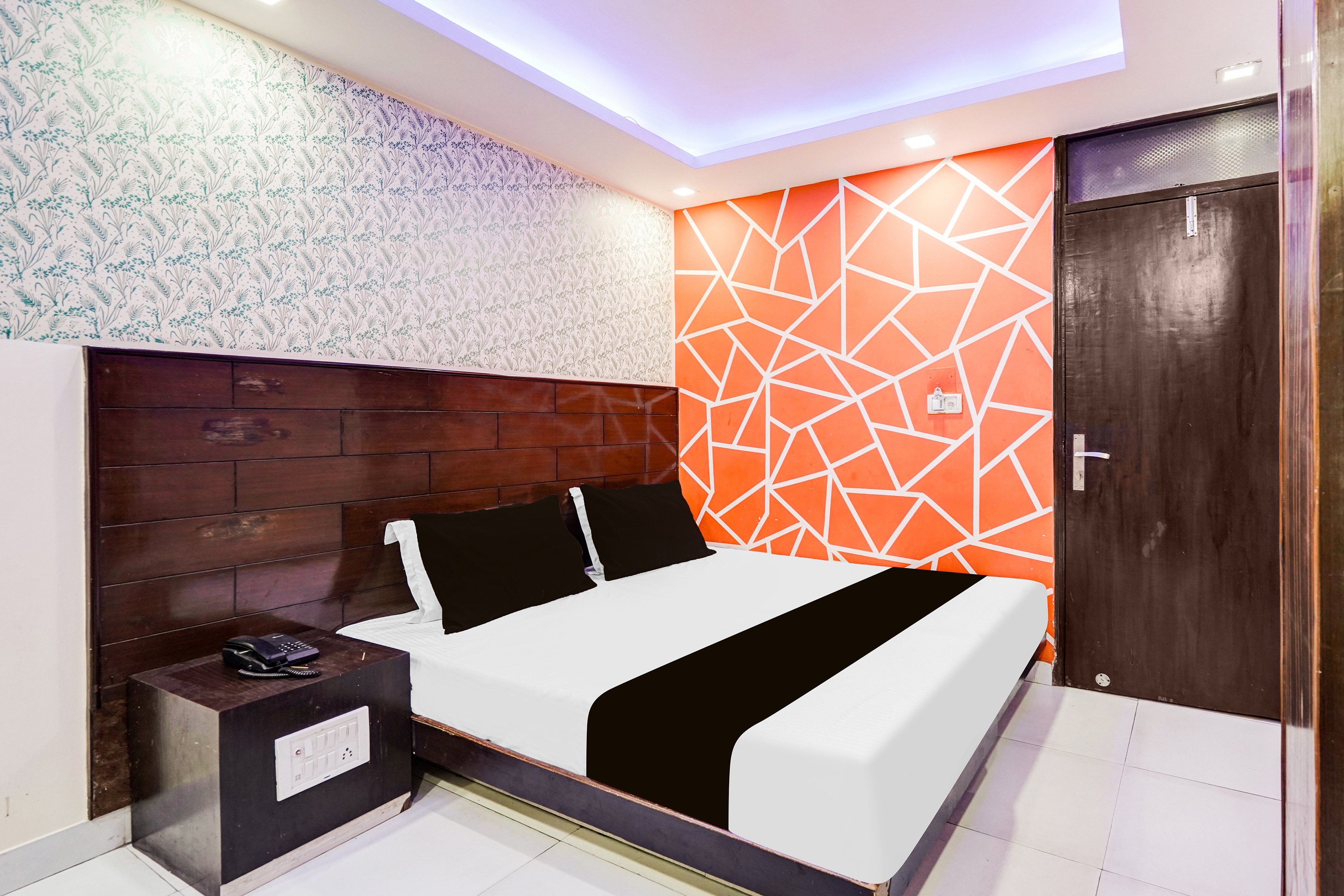 Hotel O Priya Palace, Flagship Delhi, Book @ ₹1485 - OYO