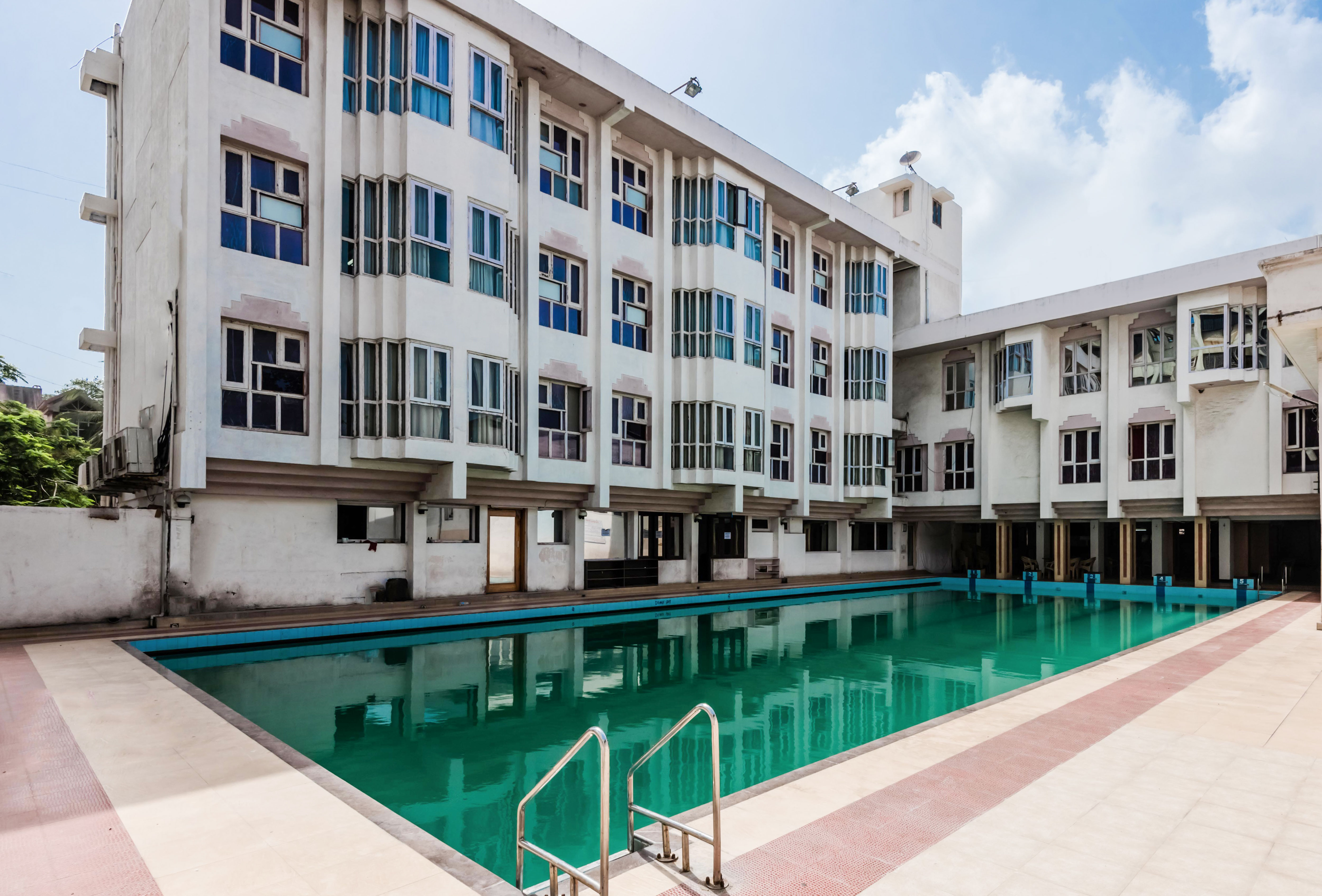 OYO Rooms 023 Bhatar Road, OYO Rooms Surat, Book @ ₹1095 - OYO