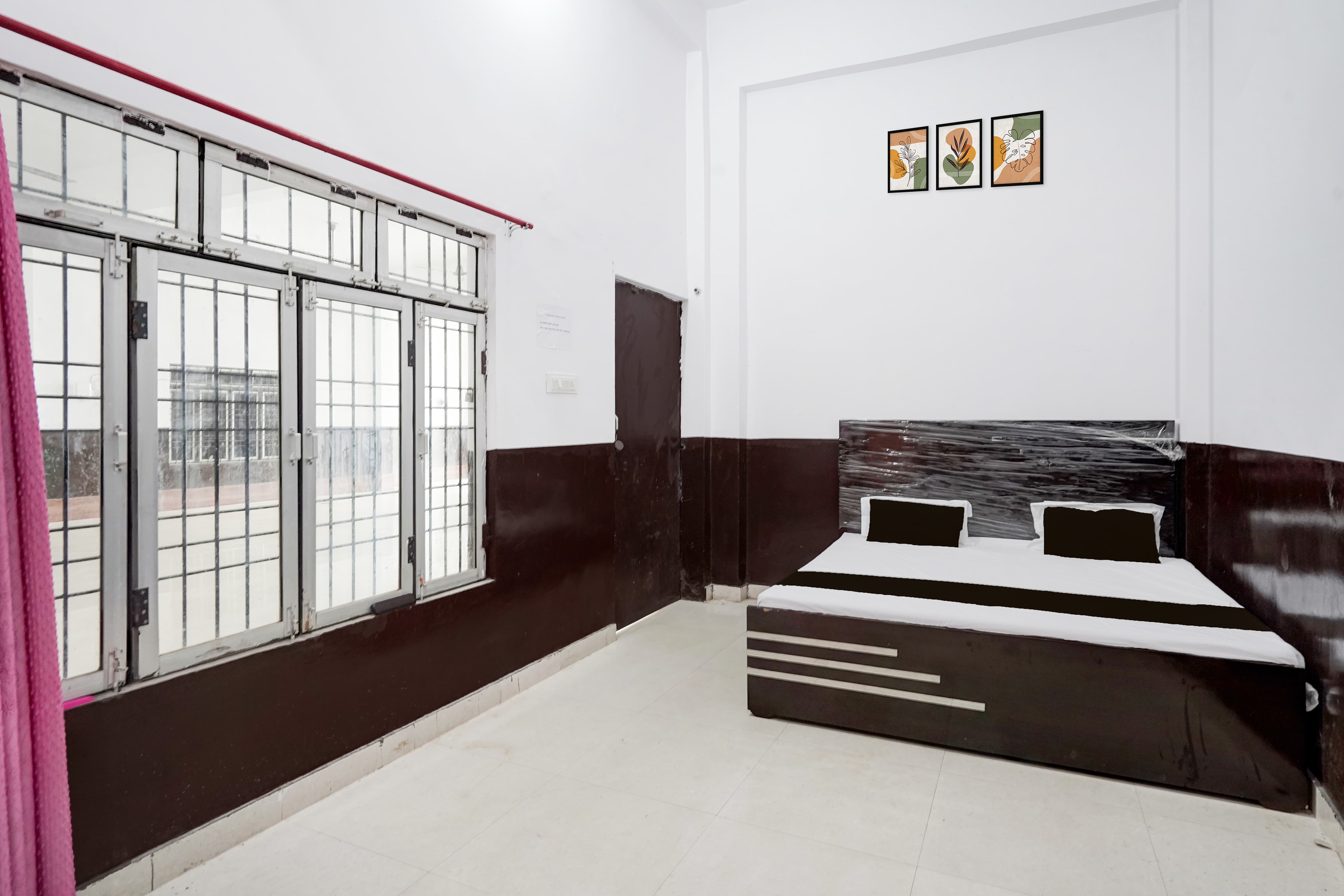 HOTEL O SP GRAND Sidhauli, Flagship Mahmudabad, Book @ ₹1077 - OYO