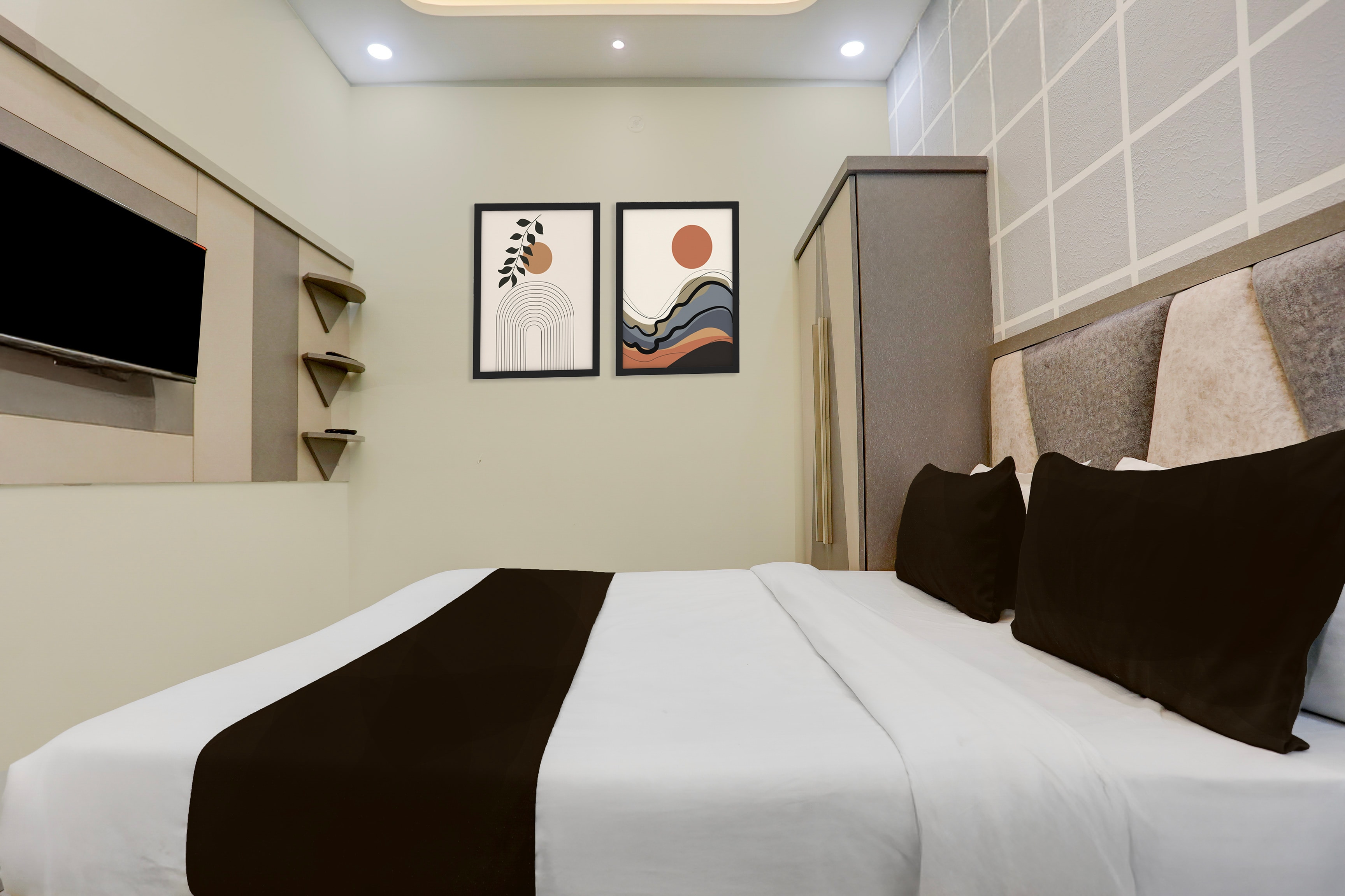 Hotels in Jail Ke Peeche Bus Stop, Ayodhya Starting @ ₹688 - Upto 73% ...